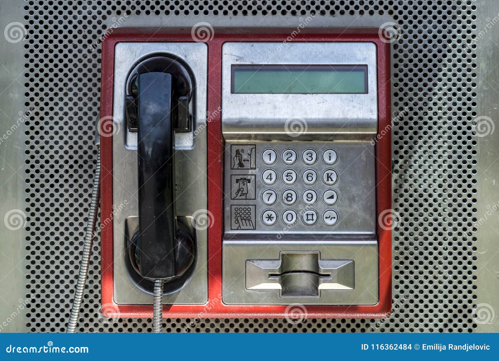 Oude Rode Telefooncel in Doos Openlucht in Stadsstraat Stock Foto ...