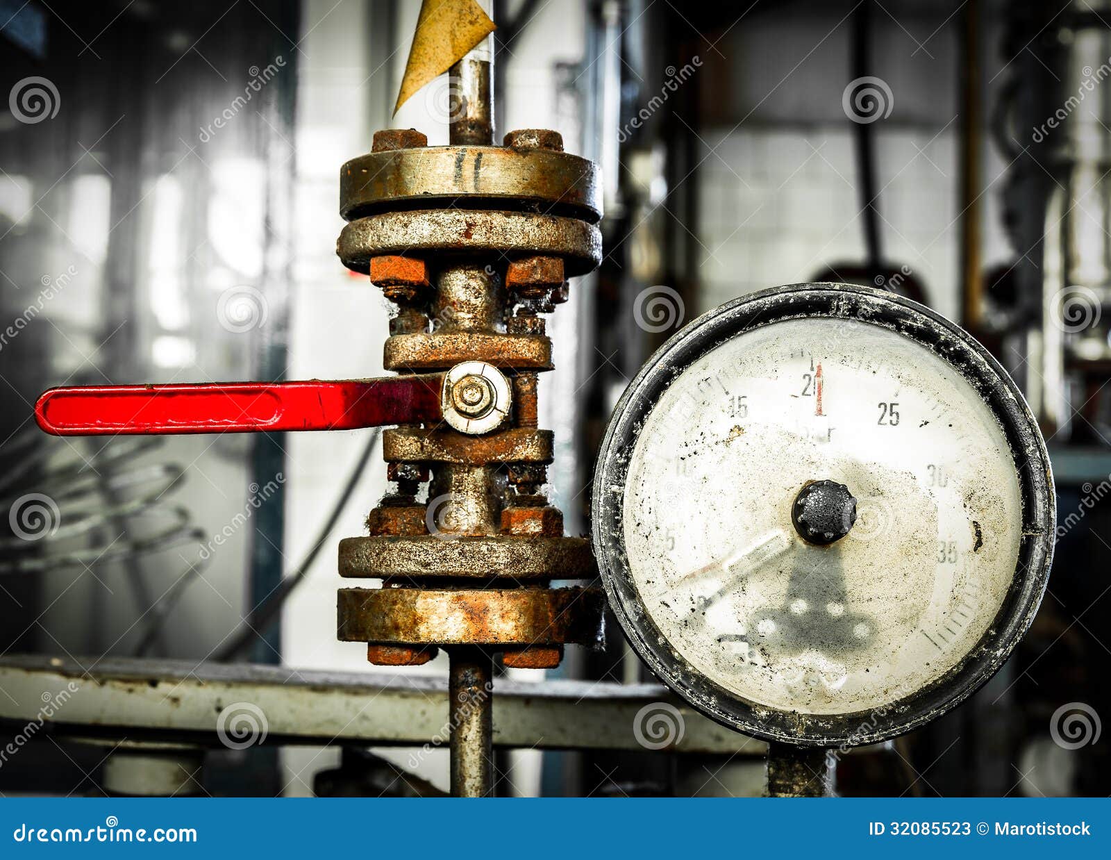 Oude roestige meter stock afbeelding. Image of gevaar - 32085523