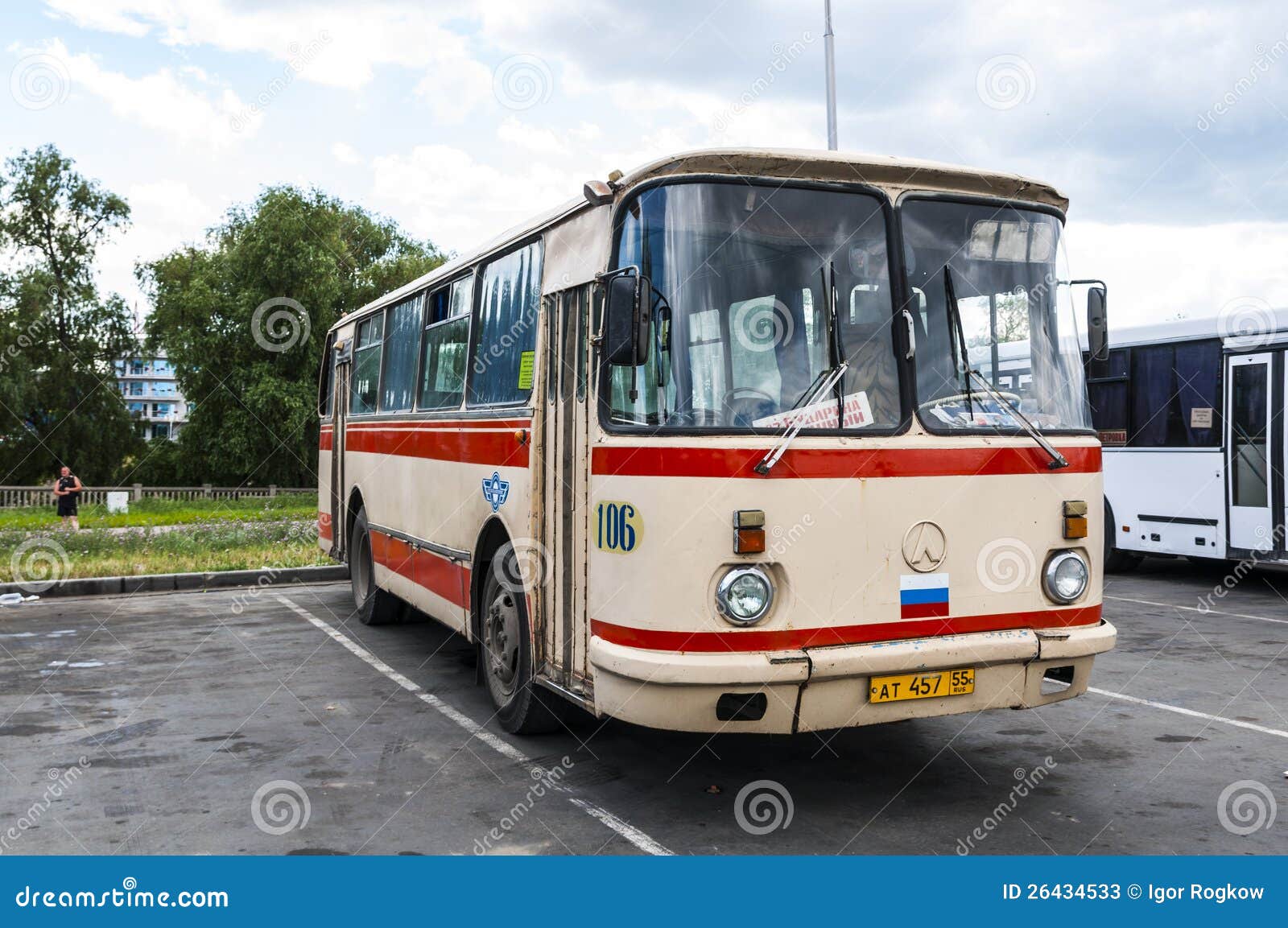 Oude Russische bus redactionele stock foto. Image of auto - 26434533