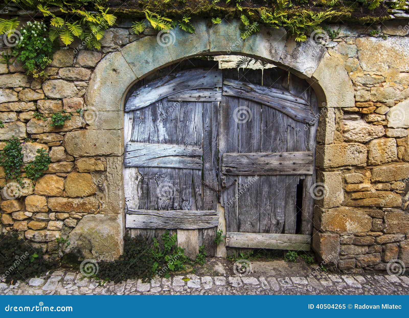 Oude rustieke houten poort stock afbeelding. Image of schuur - 40504265