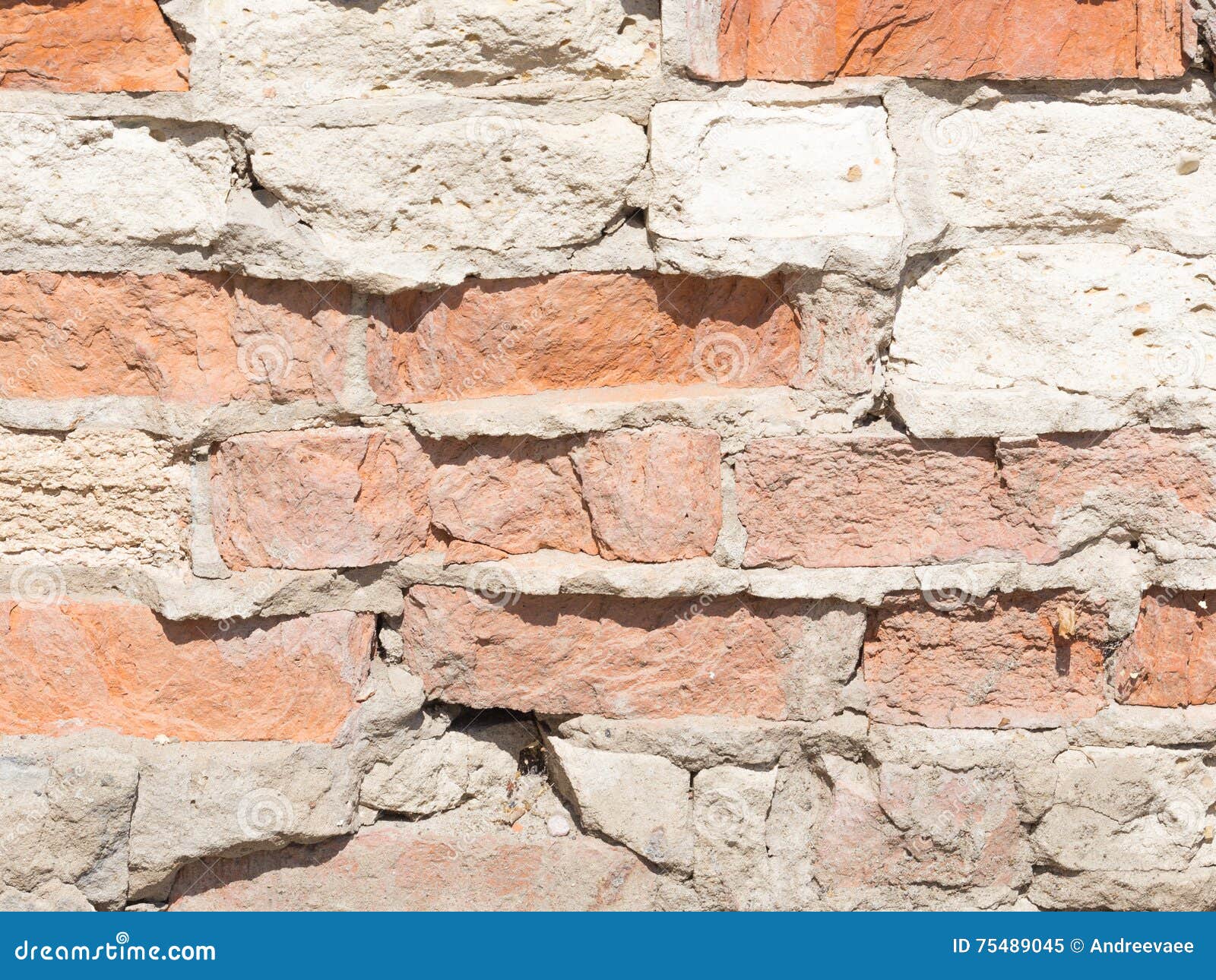 Oude Ruwe Muur Met Rode Bakstenen Stock Afbeelding - Image of ...