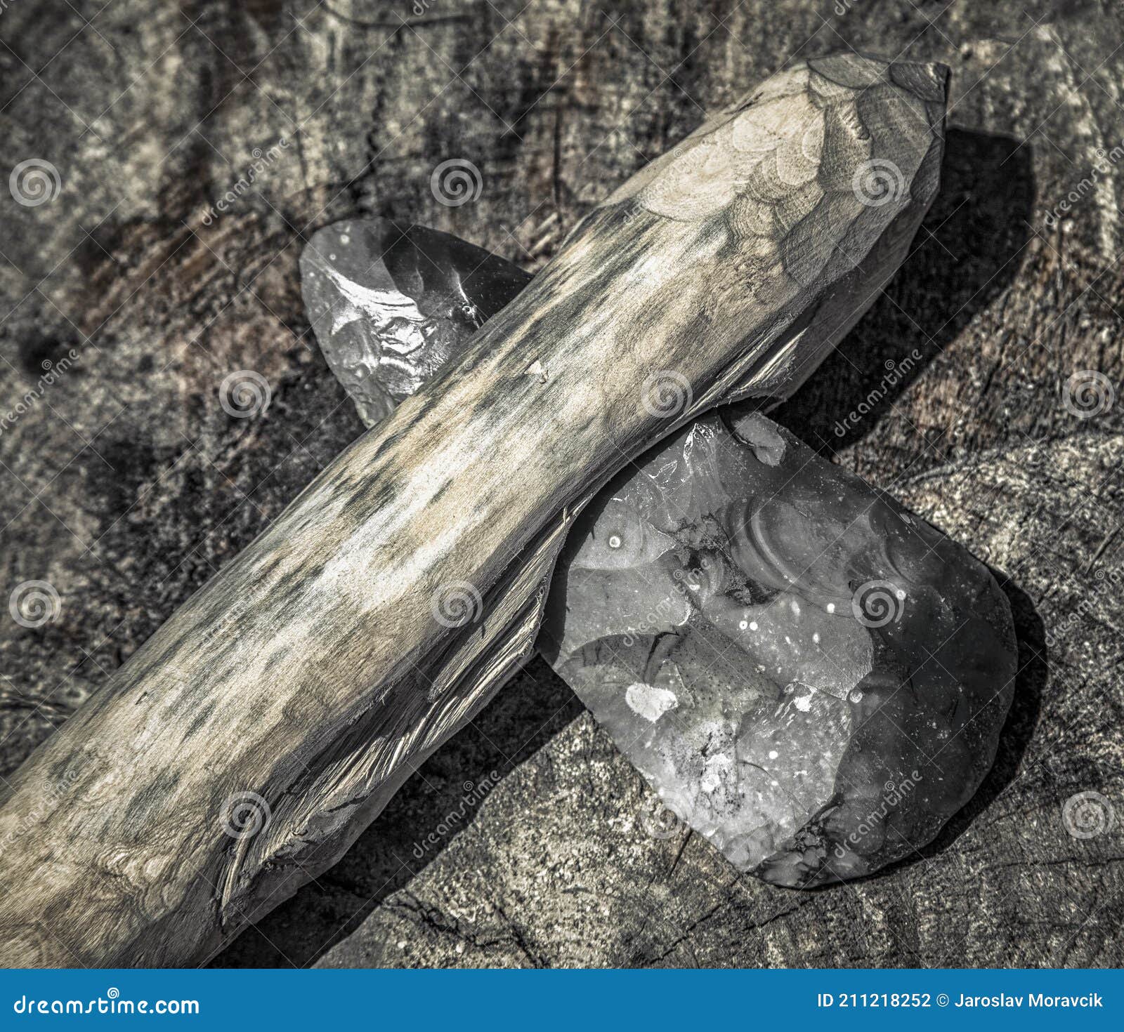 Oude steenbijl stock foto. Image of steen, bijl, retro - 211218252