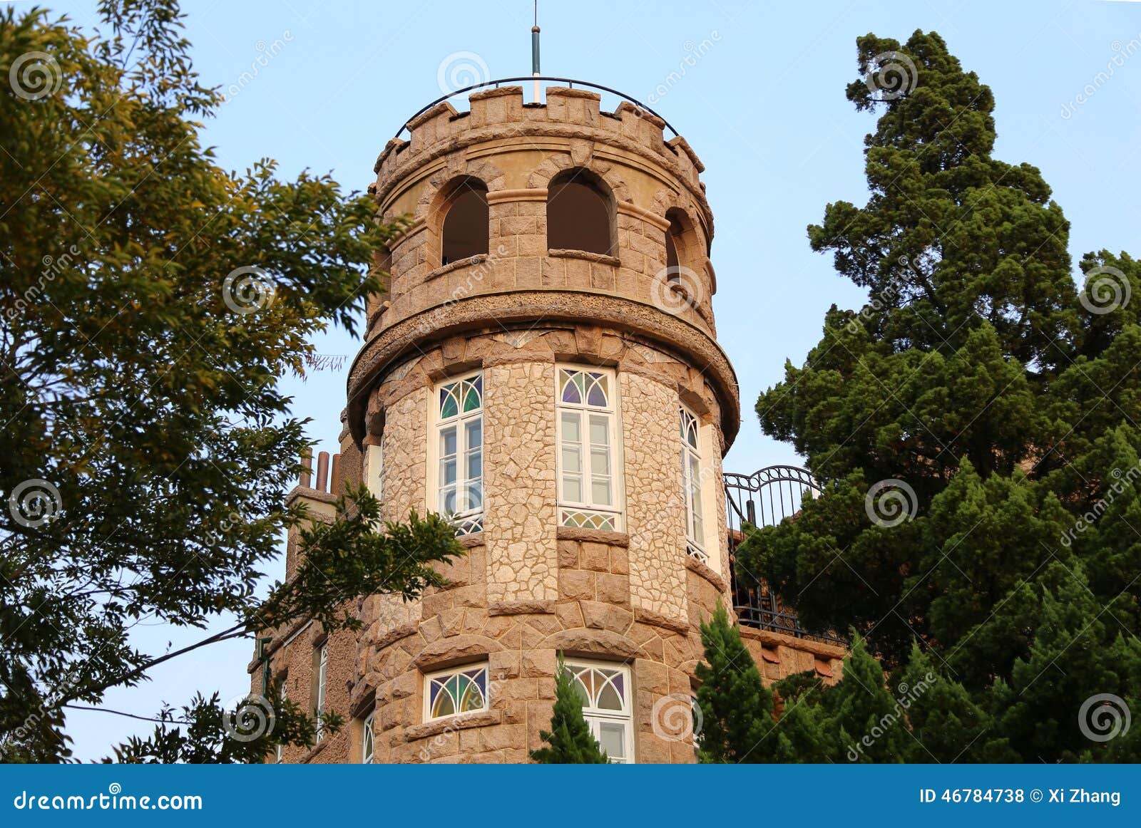 Oude Steenvilla stock foto. Image of china, strand, huis - 46784738
