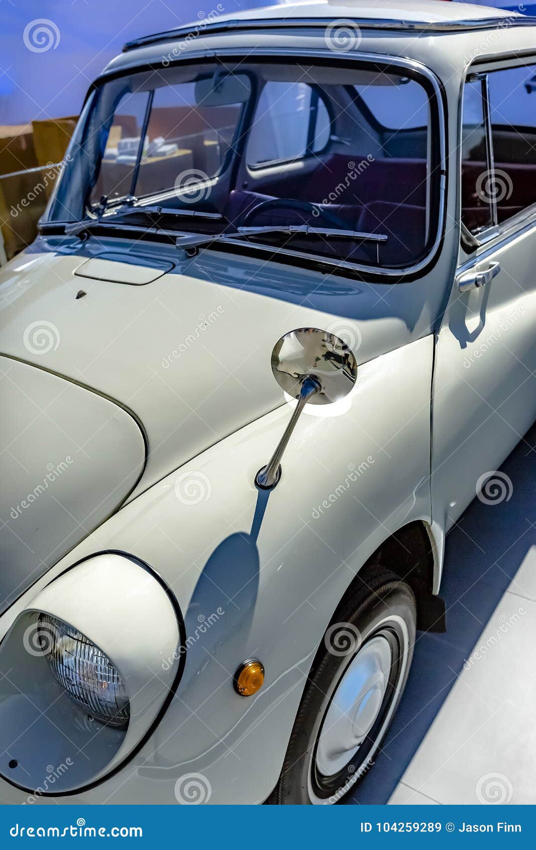 Oude Stijl Compacte Auto Met Uitstekende Eigenschappen Van Driver& X27 ...