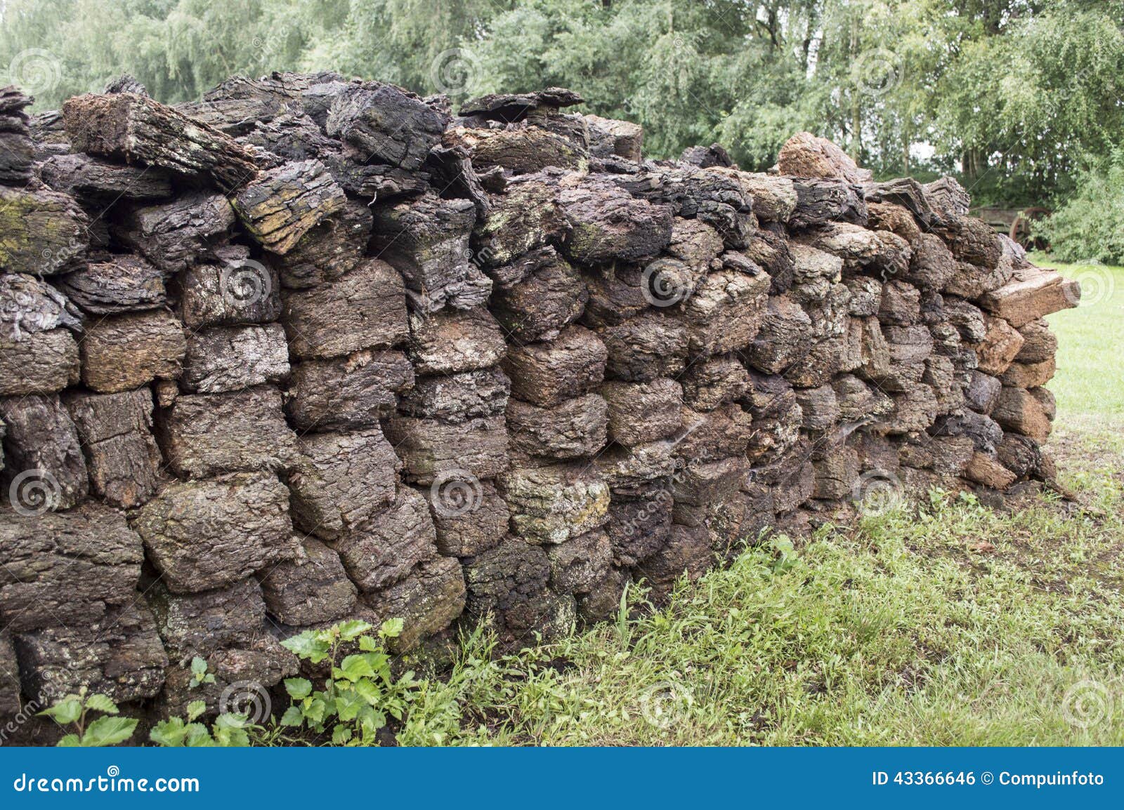 Oude stukken van turf stock foto. Image of drogen, traditie - 43366646