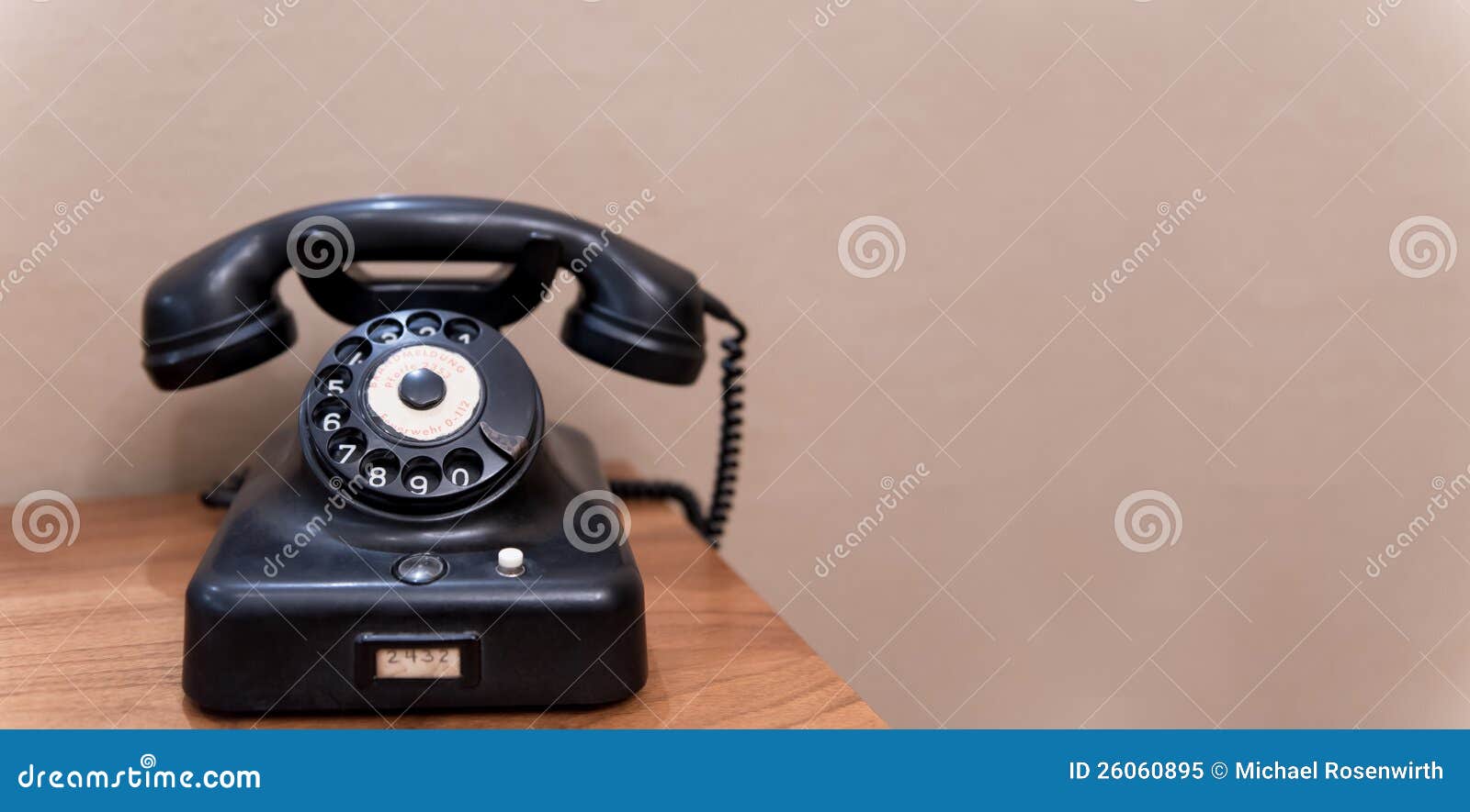 Oude telefoon stock afbeelding. Image of verouderd, cijfer - 26060895