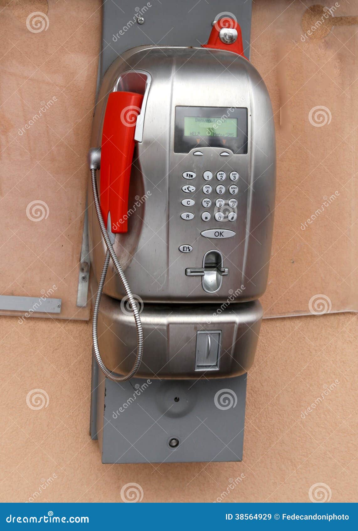 Oude Telefoon Met Munten Met Telefooncel Stock Afbeelding - Image of ...