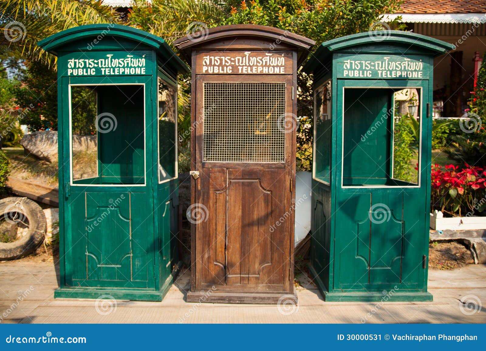 Oude telefooncel. stock afbeelding. Image of mededeling - 30000531