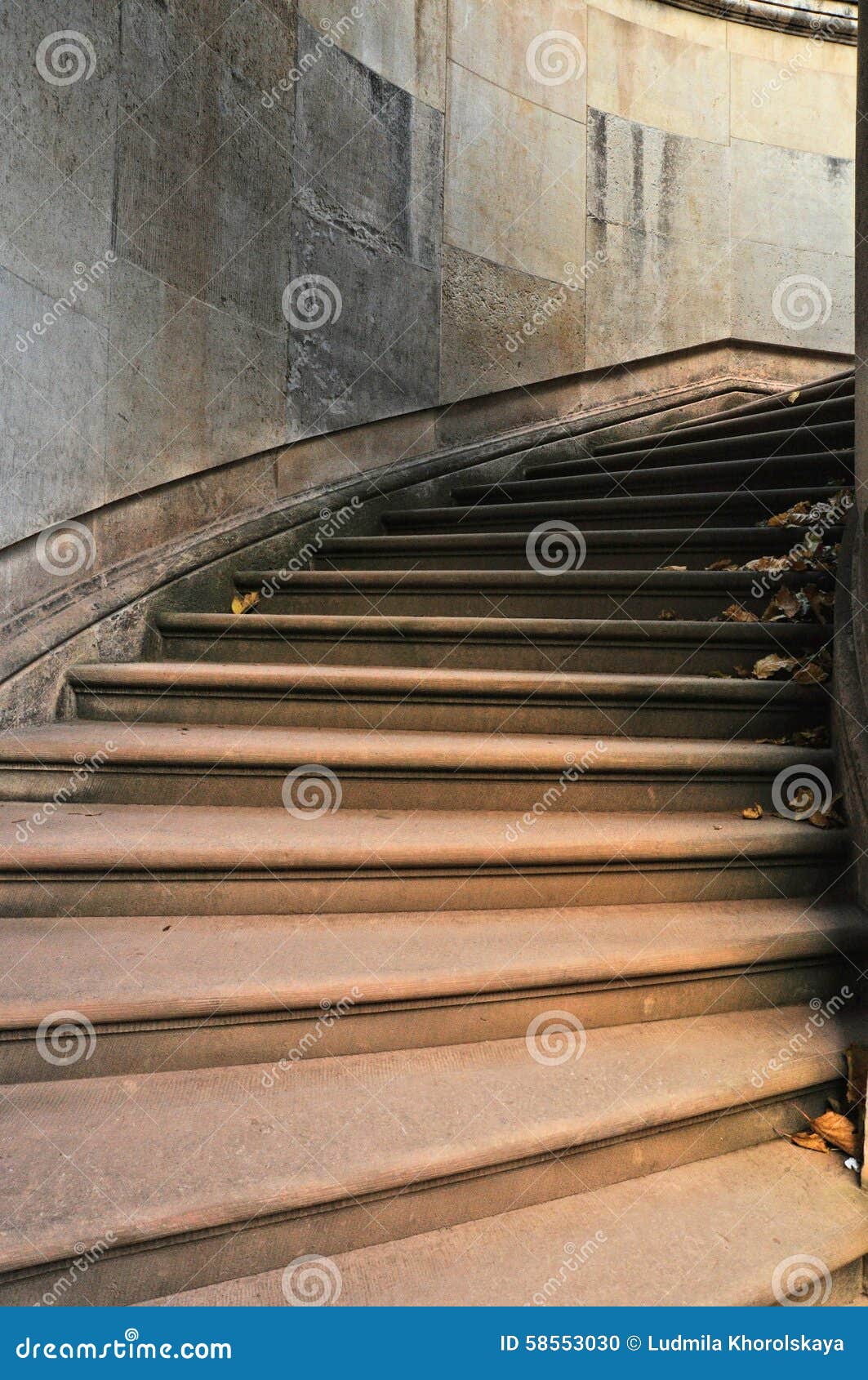 Oude trap stock illustratie. Illustration of dresden - 58553030