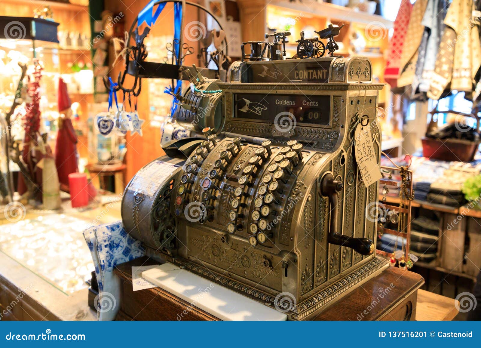 Oude Uitstekende Kassa in Nederlands Museum Redactionele Foto - Image ...