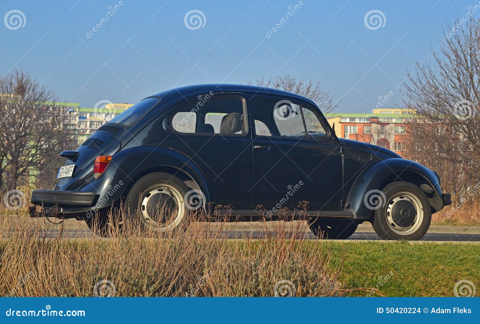 Oude VW-geparkeerde Kever redactionele stock afbeelding. Image of ...