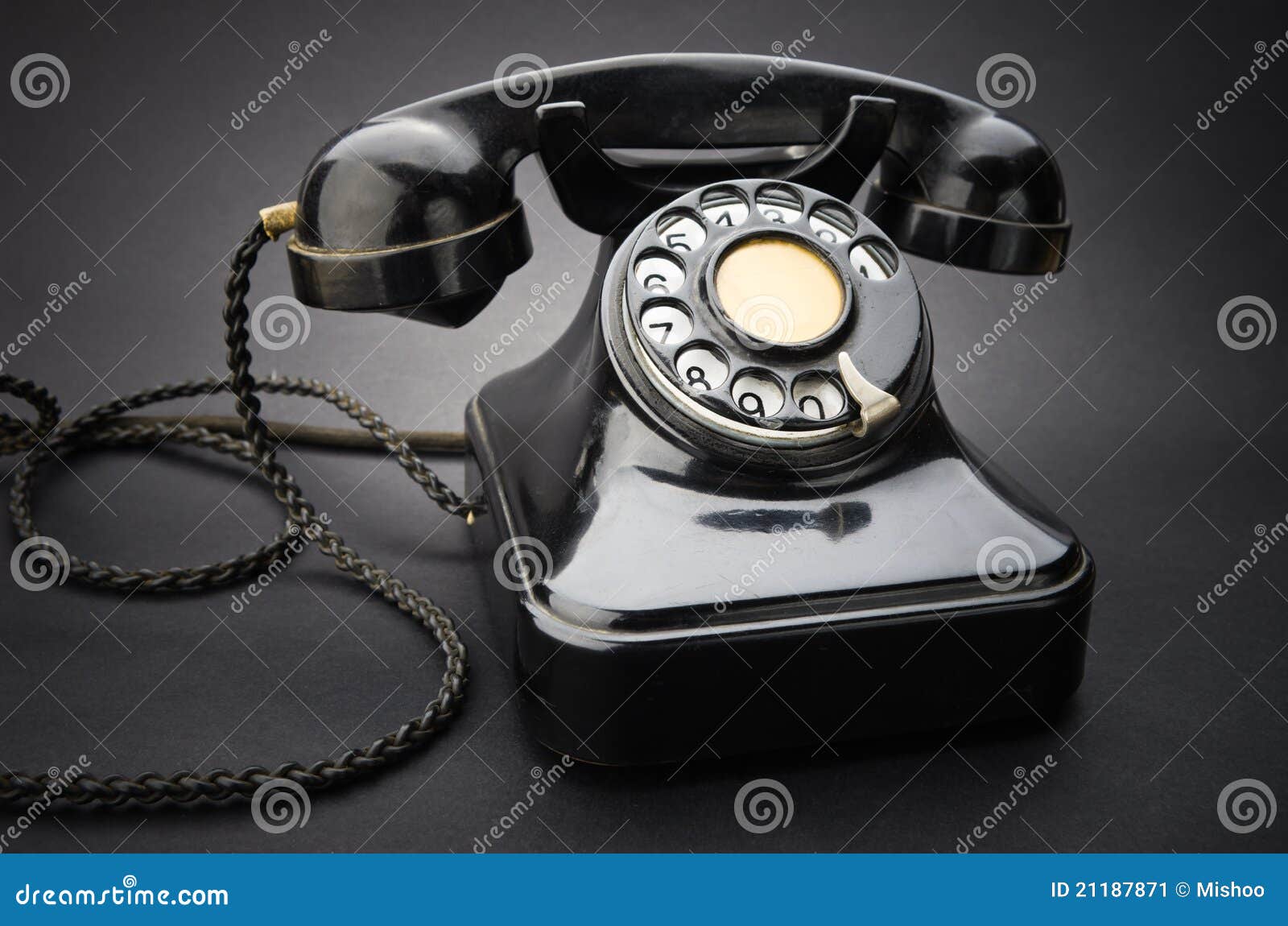 Oude zwarte telefoon stock afbeelding. Image of retro - 21187871