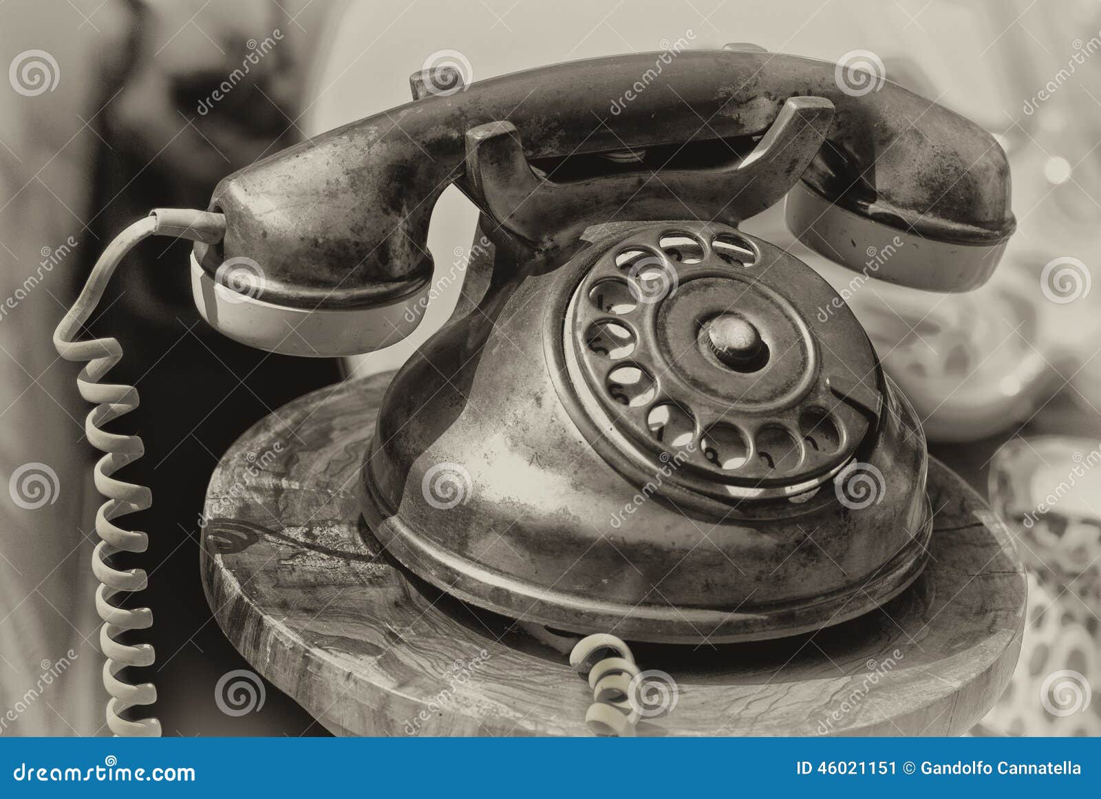 Ouderwetse telefoon stock afbeelding. Image of nostalgie - 46021151