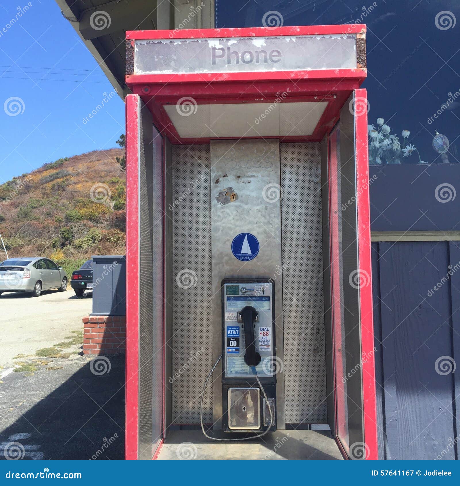 Ouderwetse telefoon redactionele fotografie. Image of bijtend - 57641167