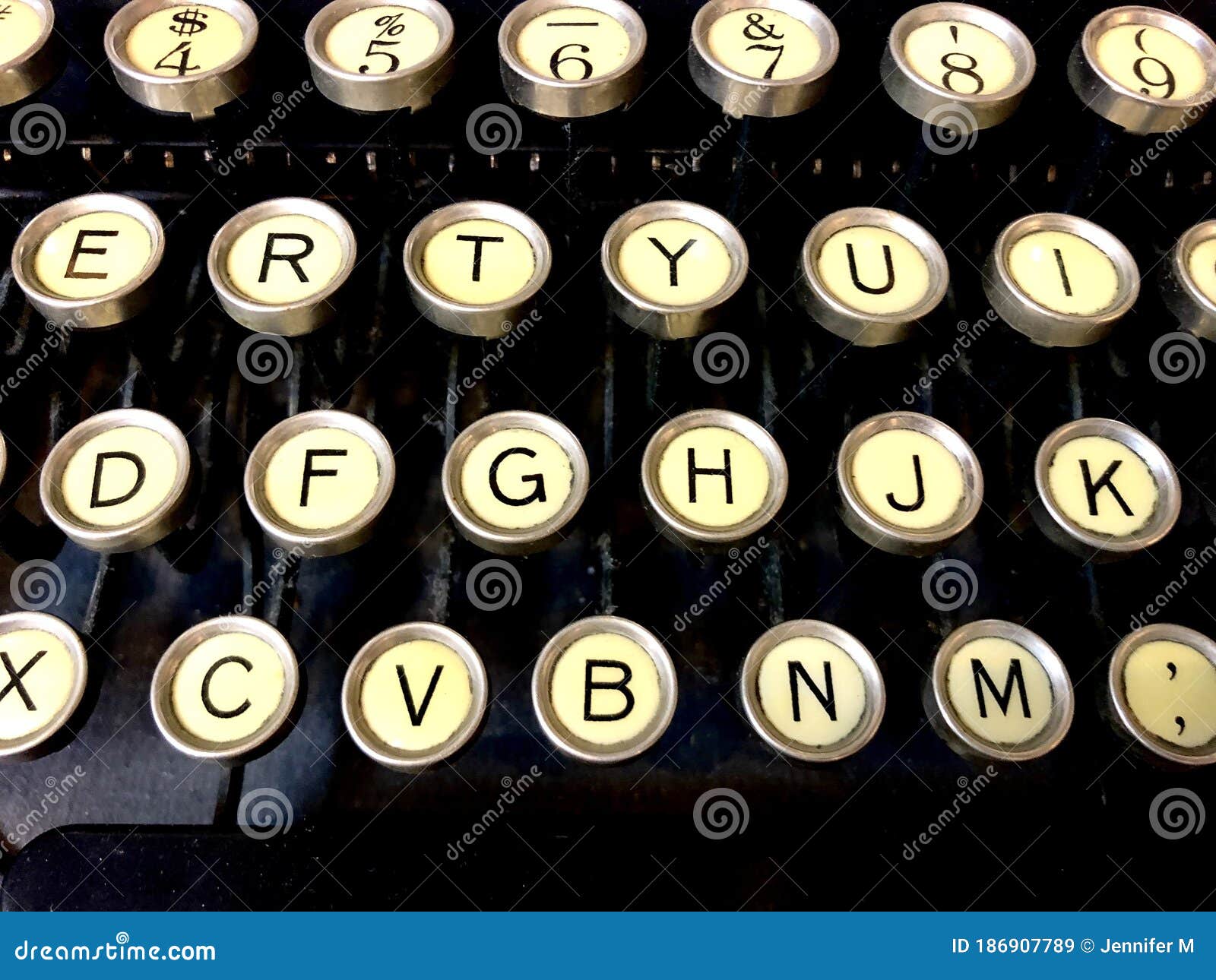 Ouderwetse typemachine stock afbeelding. Image of begrip - 186907789