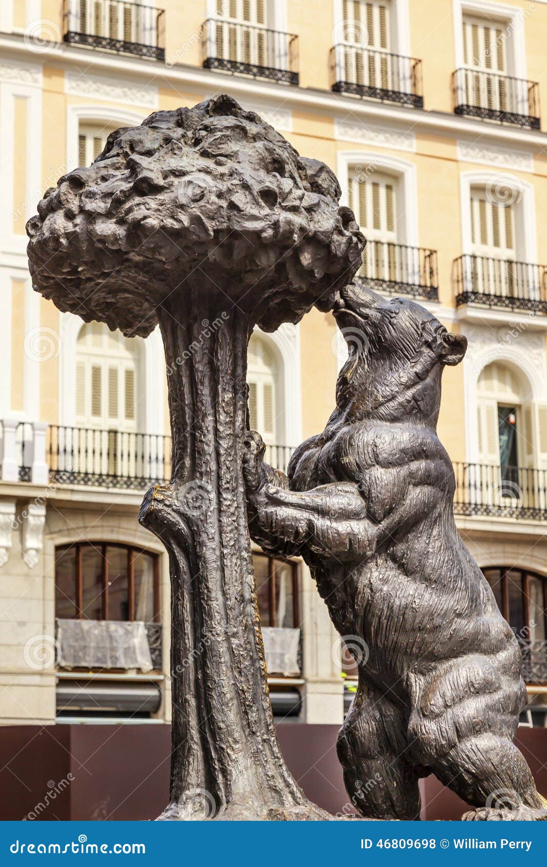 Ours Et Symbole Madrid Espagne De Statue De Mûrier Photo stock - Image ...