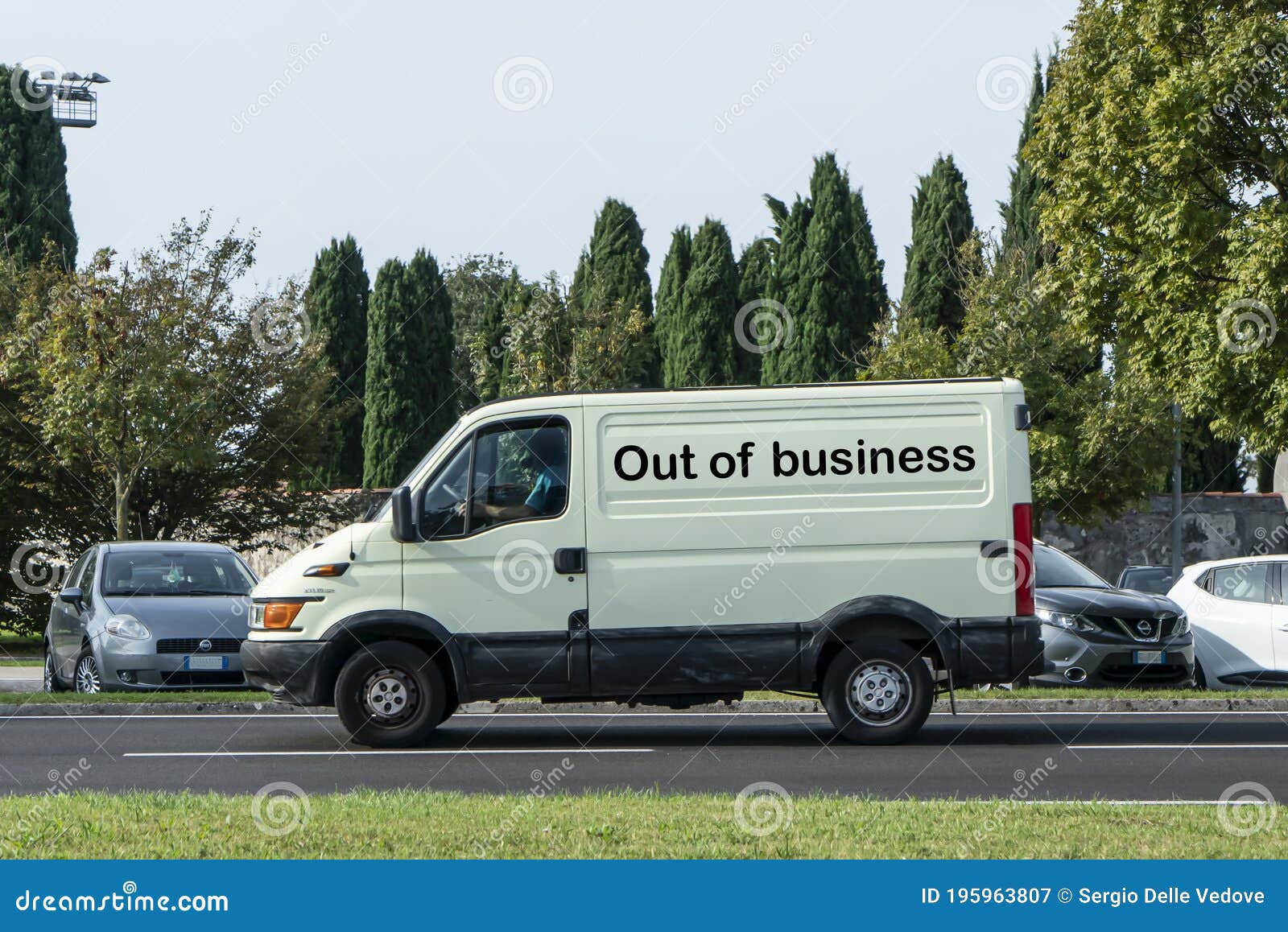 Out of business editorial photography. Image of service - 195963807