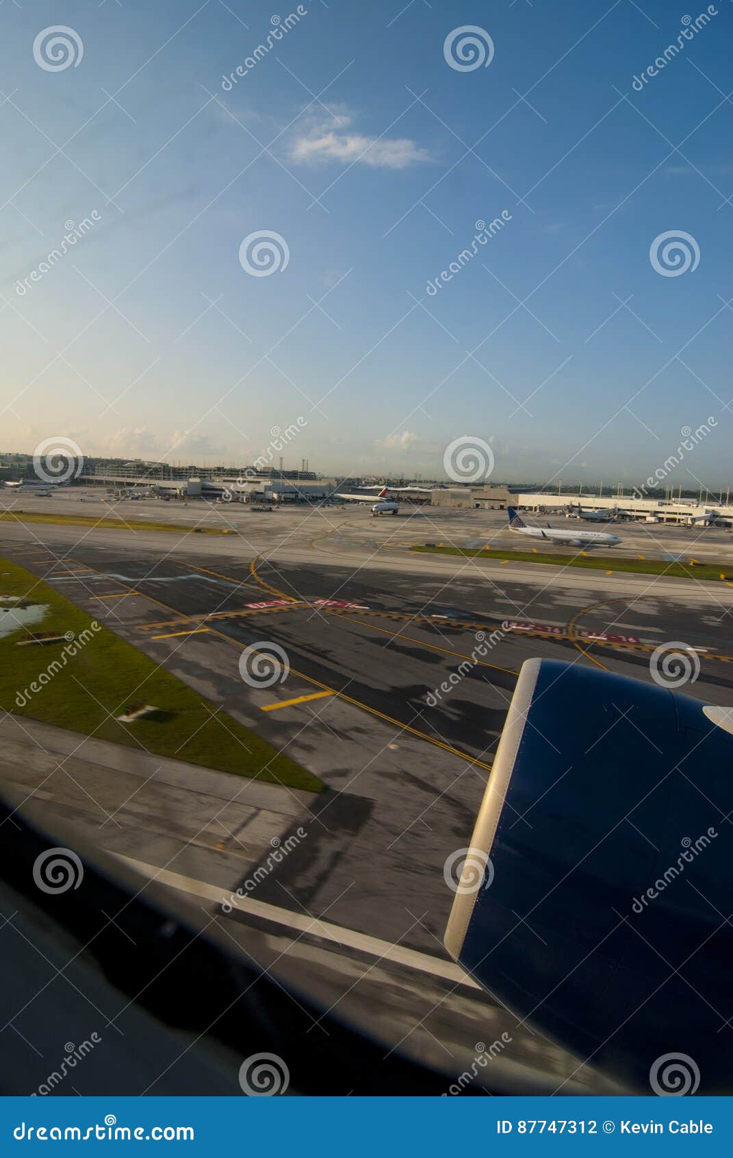 Out of jet window editorial photography. Image of looking - 87747312
