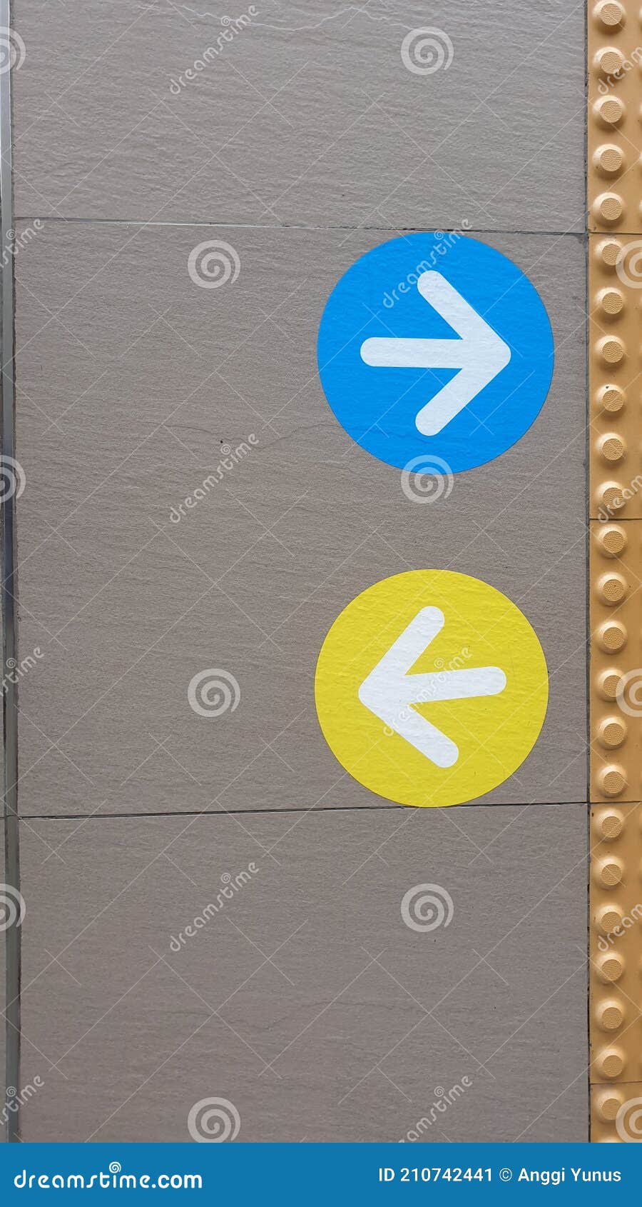 In out sign stock image. Image of clue, sign, symbol - 210742441