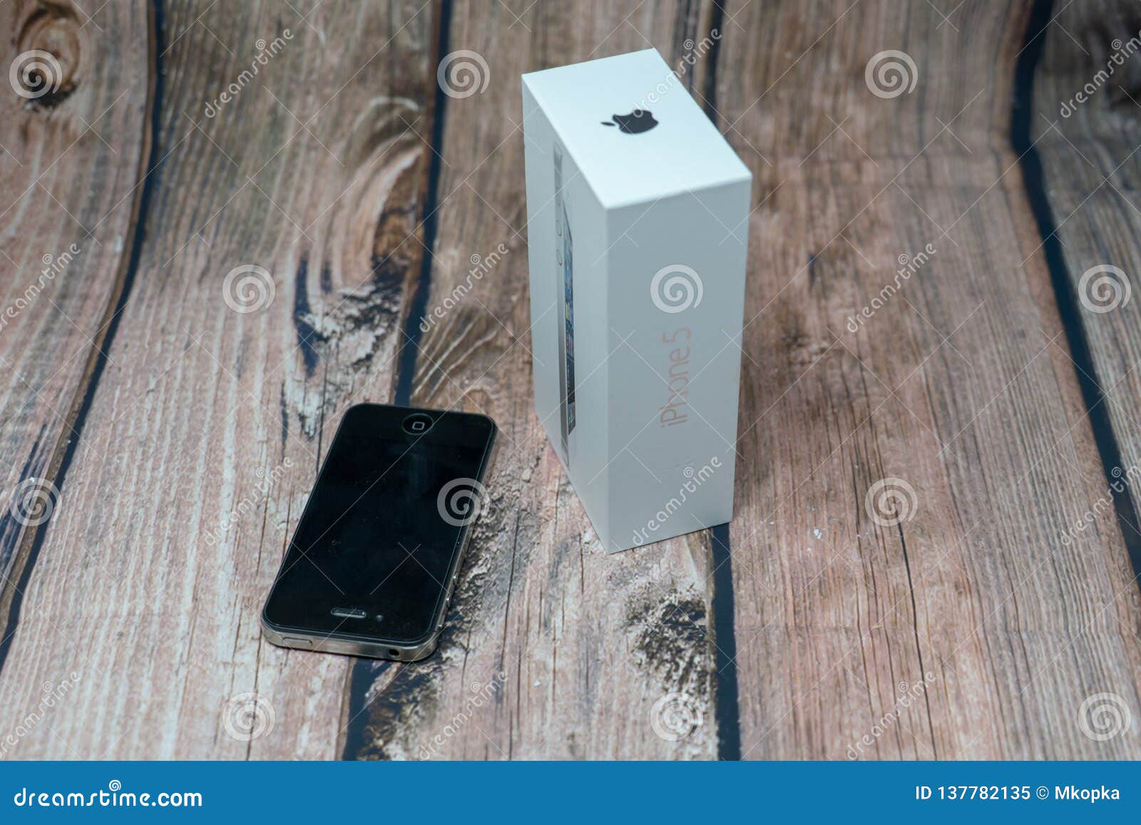 An Outdated, Obsolete IPhone 5 and Its Box Editorial Image - Image of ...