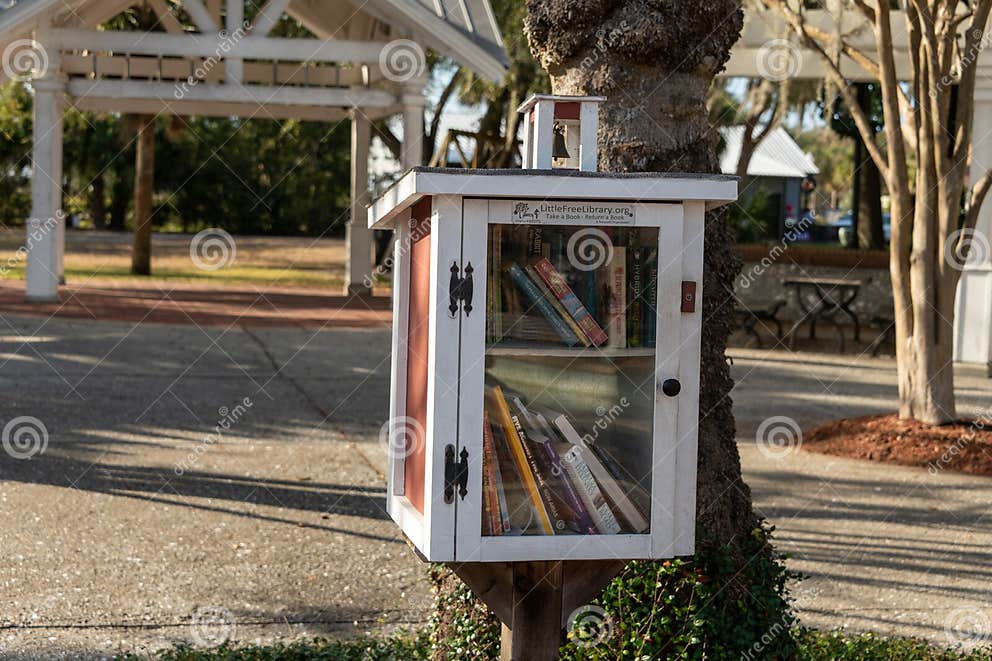 Outdoor Book Exchange in City Park, St Marys Georgia Editorial Stock ...