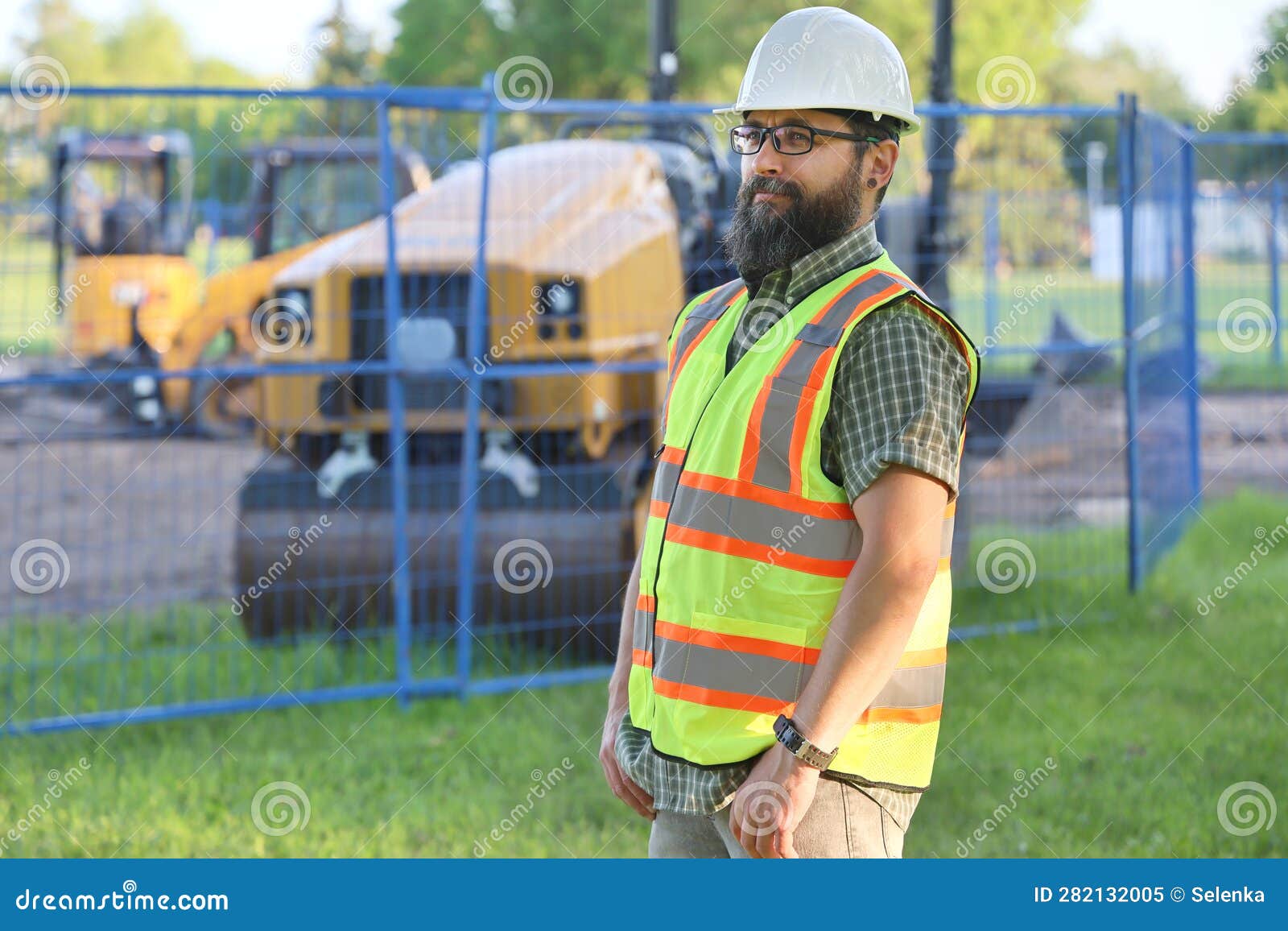 Outdoor Builder Portrait, Construction Worker Stock Image - Image of ...