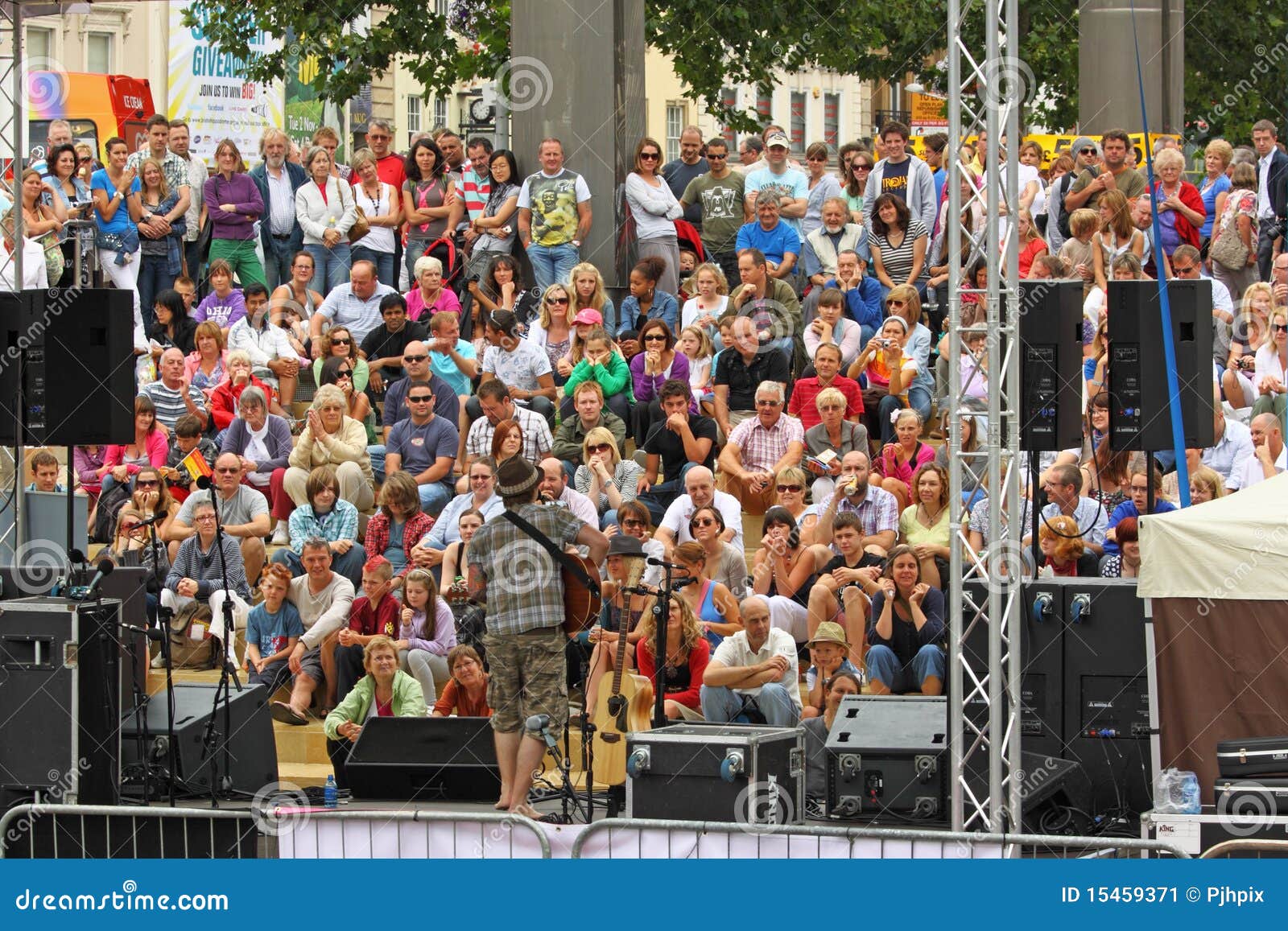 Outdoor Concert Audience editorial photo. Image of bank - 15459371