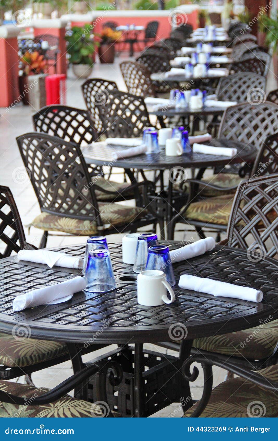 Outdoor dining vertical stock image. Image of empty, europe - 44323269