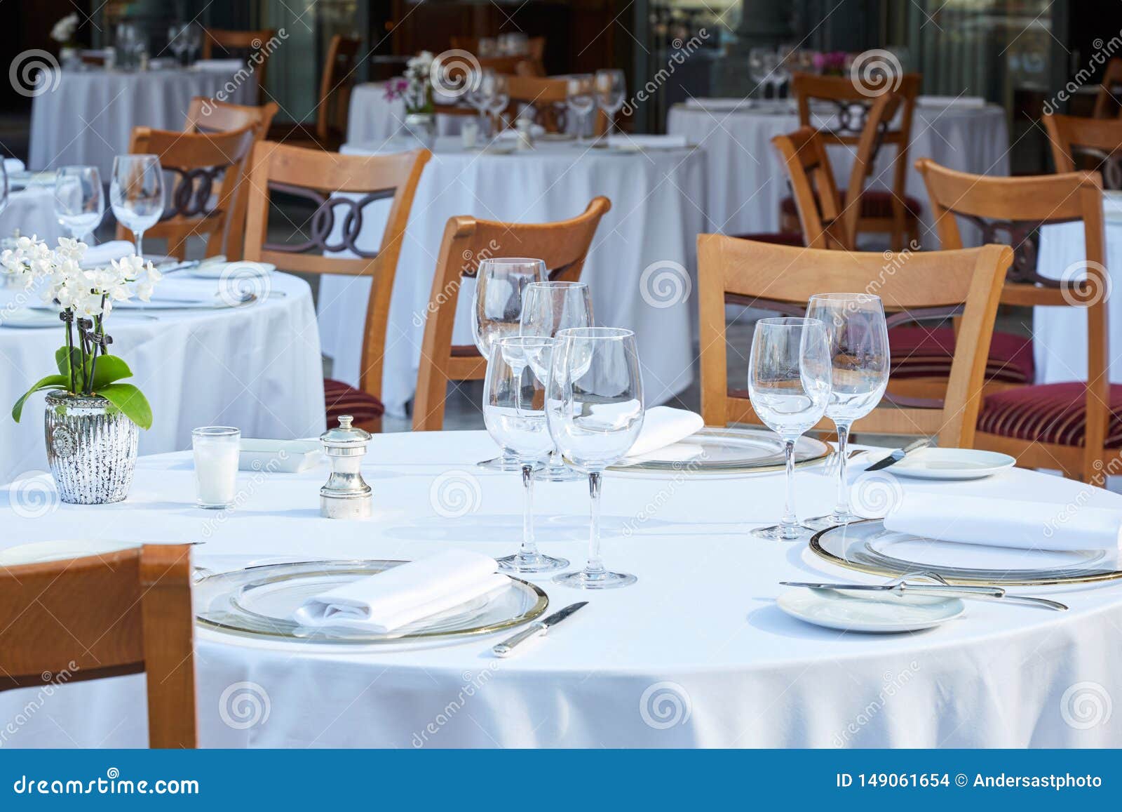 Restaurant Tables Setups, Asian Looking Restaurant Table For Group ...