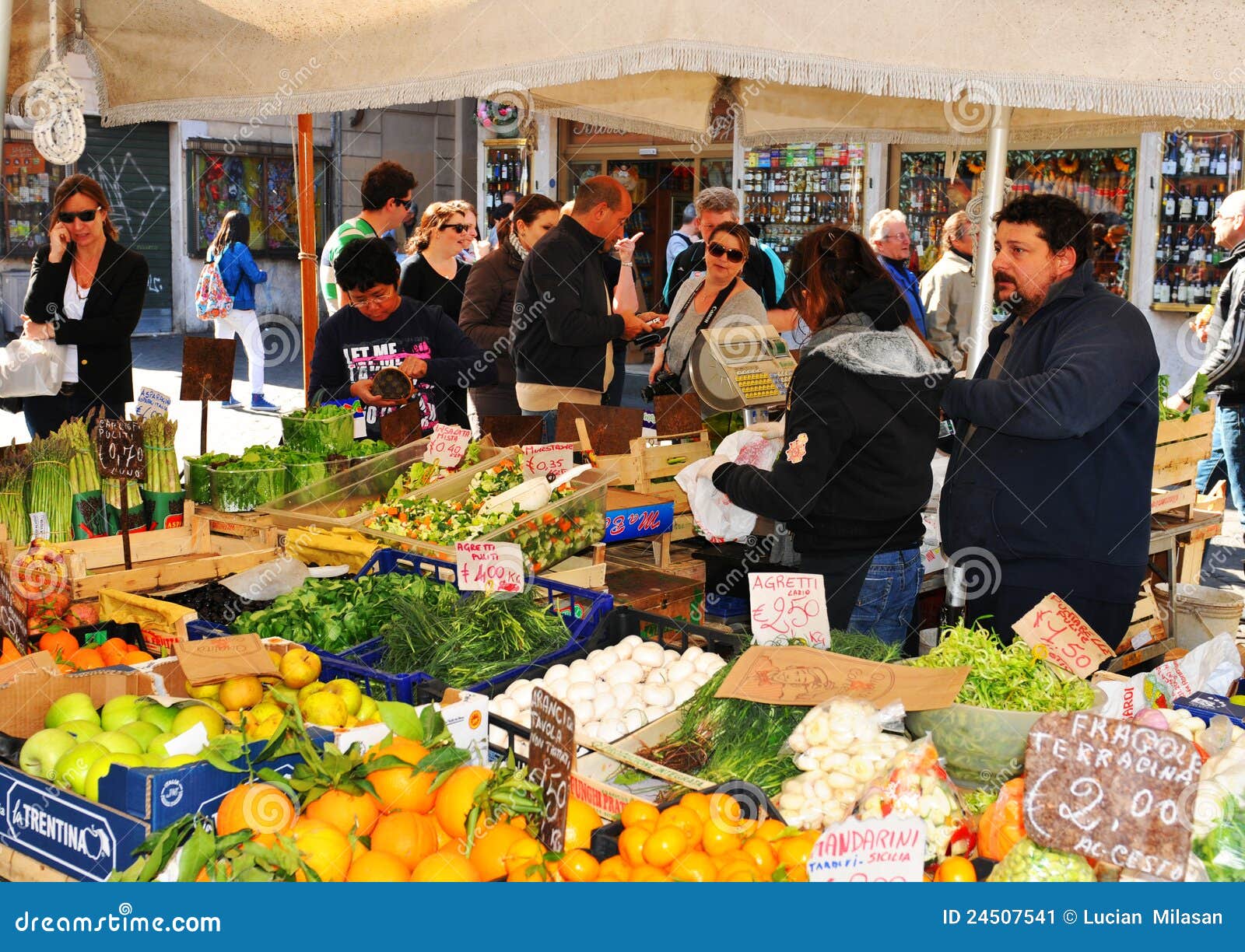 Outdoor market editorial photo. Image of fiori, market - 24507541