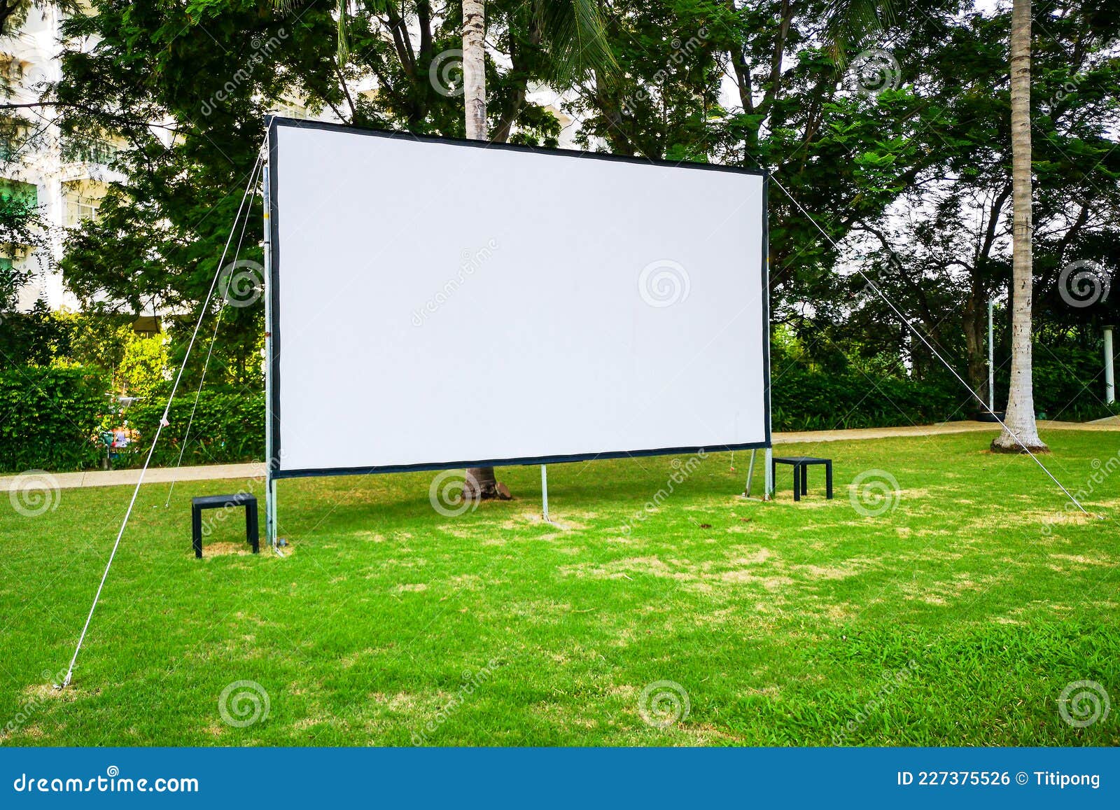 Outdoor Projector Screen