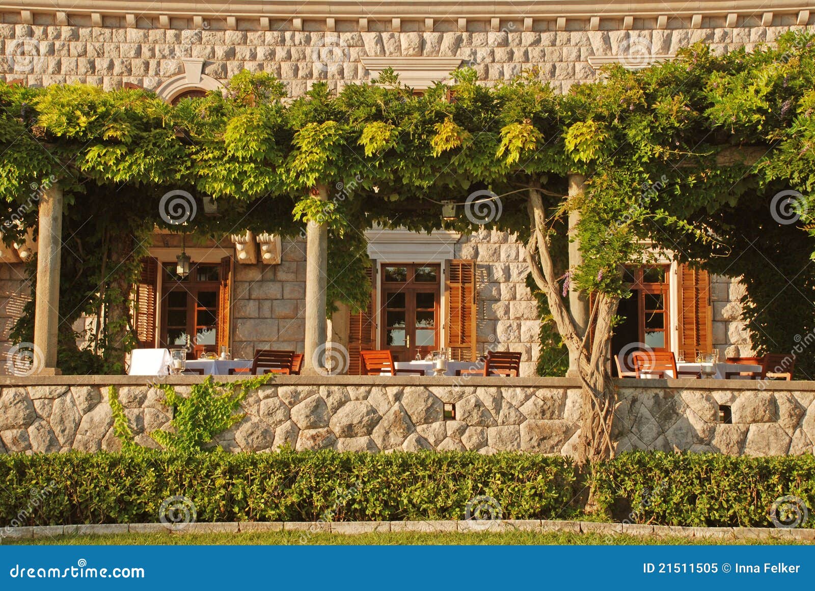 Restaurant Bar Terrace On The Waterfront Square And Pier Of Andernos ...