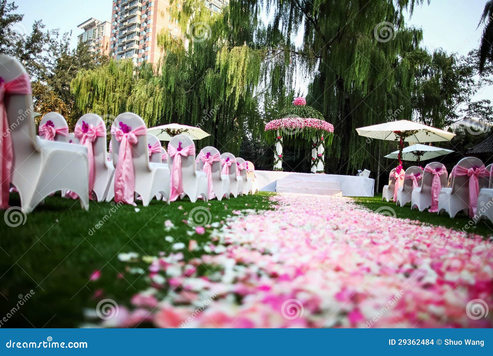 Outdoor wedding Scene stock photo. Image of garden, feast - 29362484