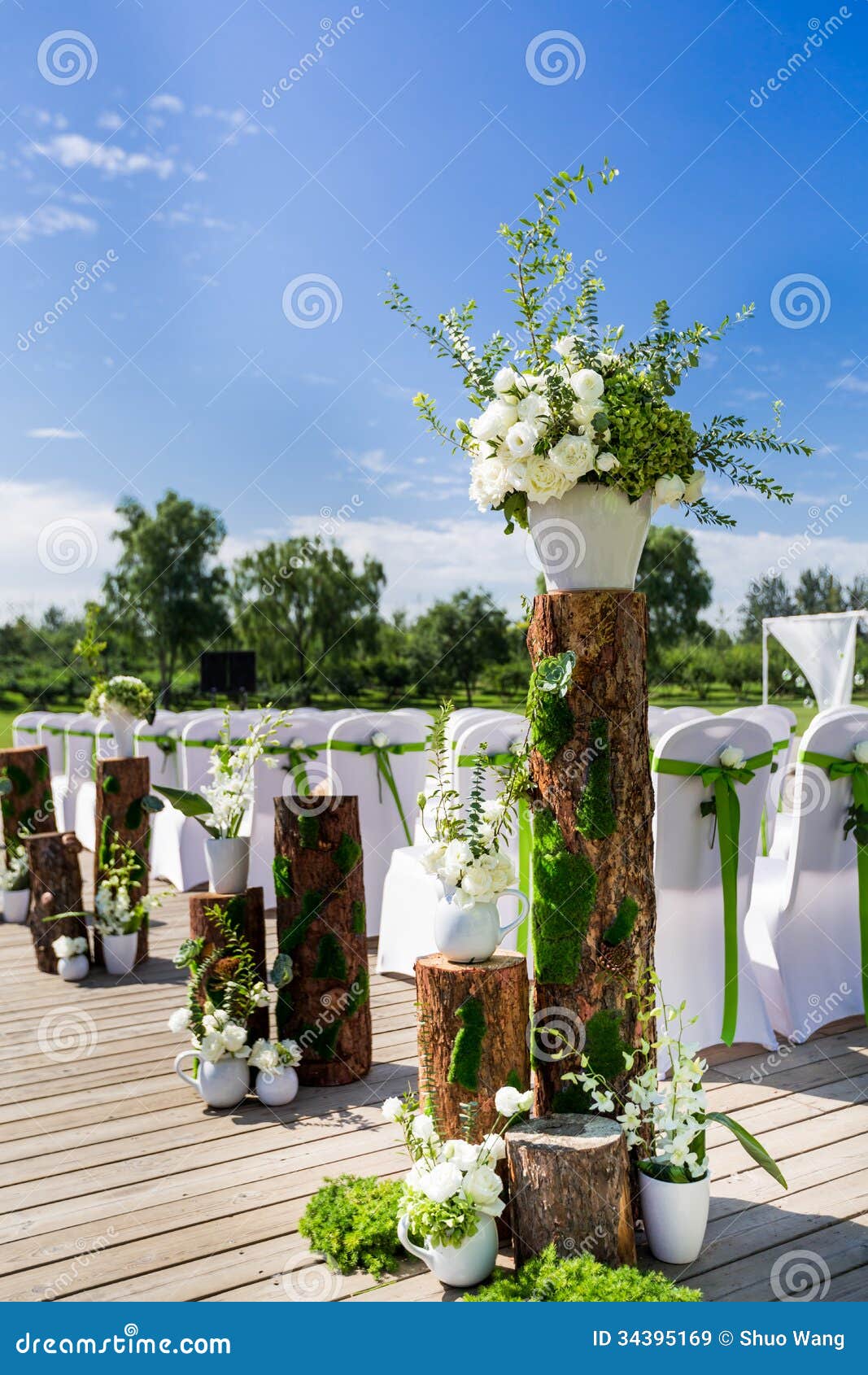 Outdoor wedding Scene stock image. Image of back, flower - 34395169