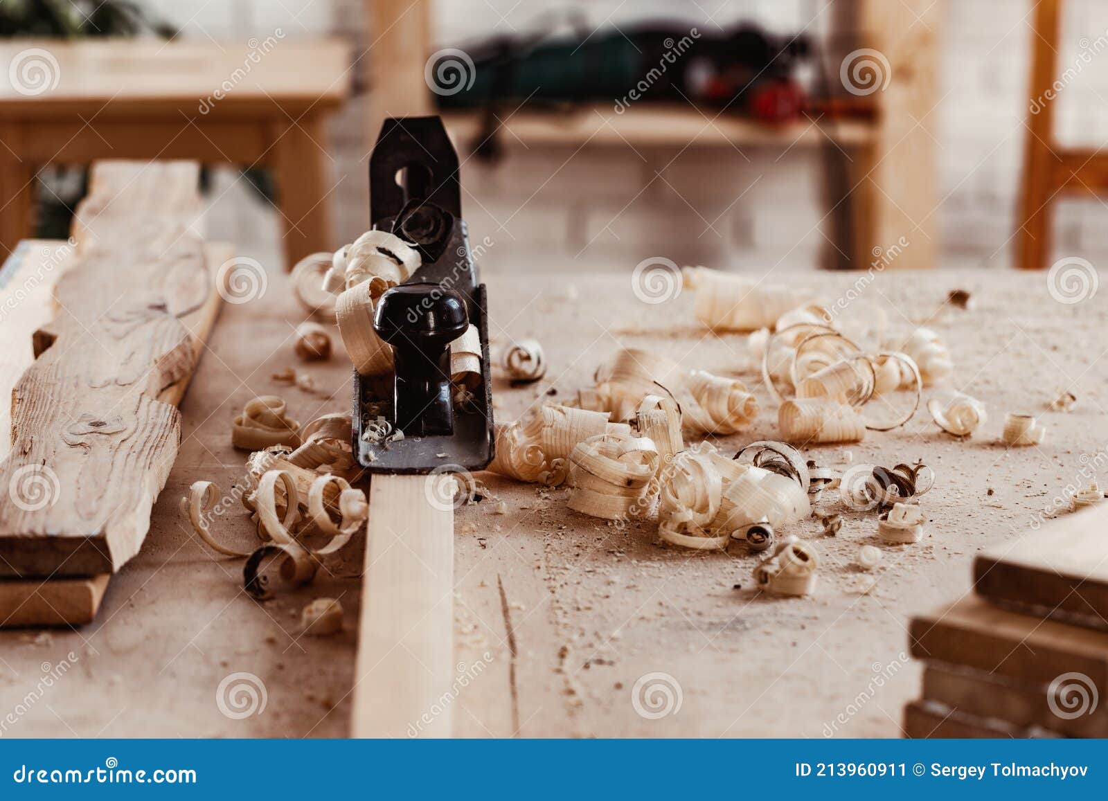 Outil De Menuiserie Pour Le Travail Du Bois En Atelier Image stock ...