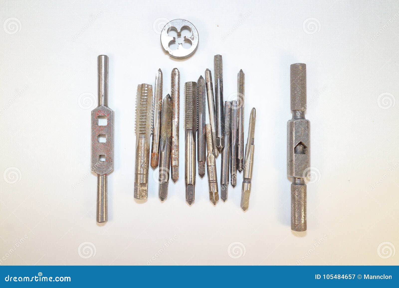 Outil Pour Le Travail, Un Outil Pour Le Filetage Image stock - Image of ...