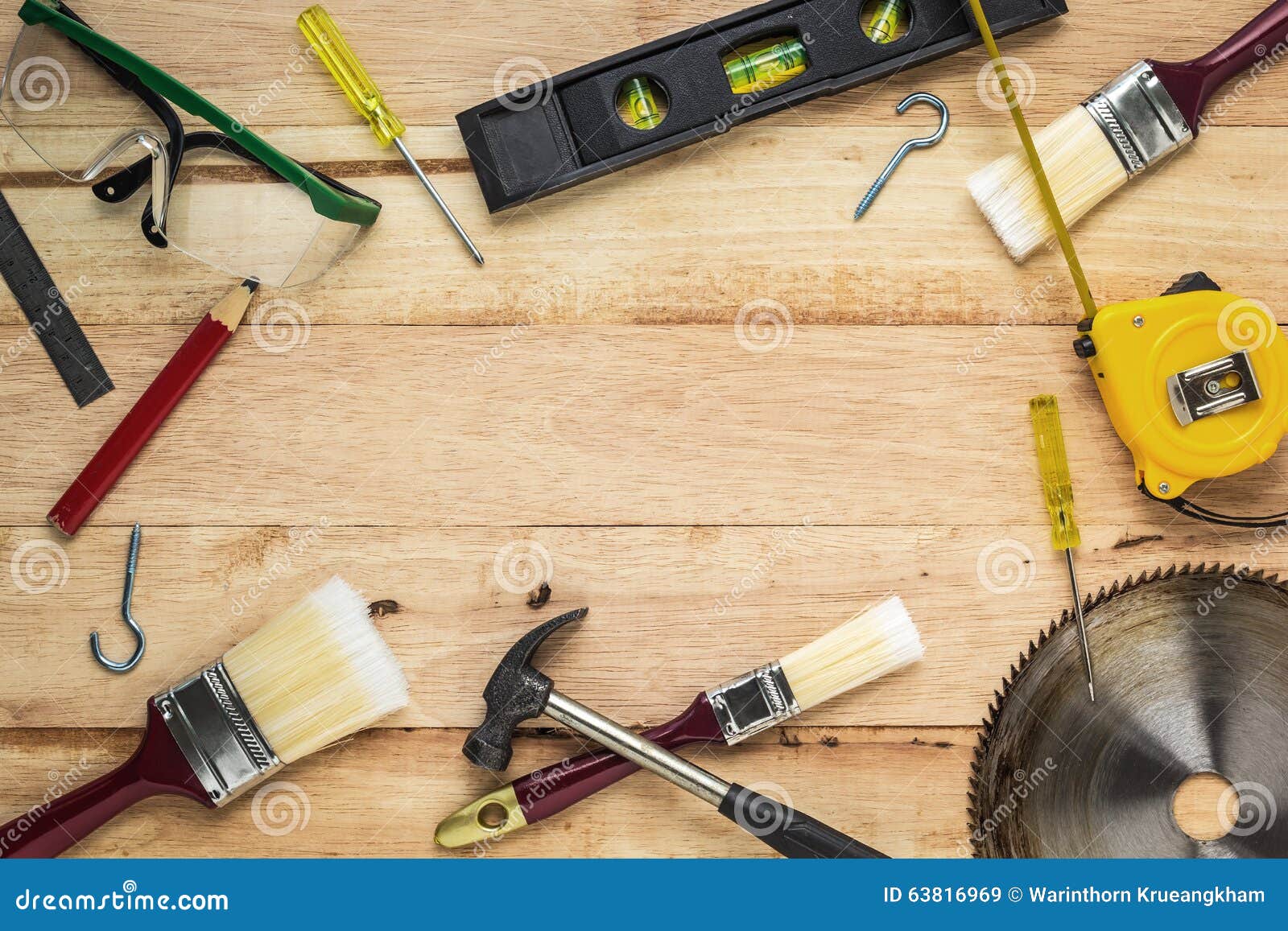 Outils De Charpentier Sur Le Conseil En Bois Image stock - Image du ...