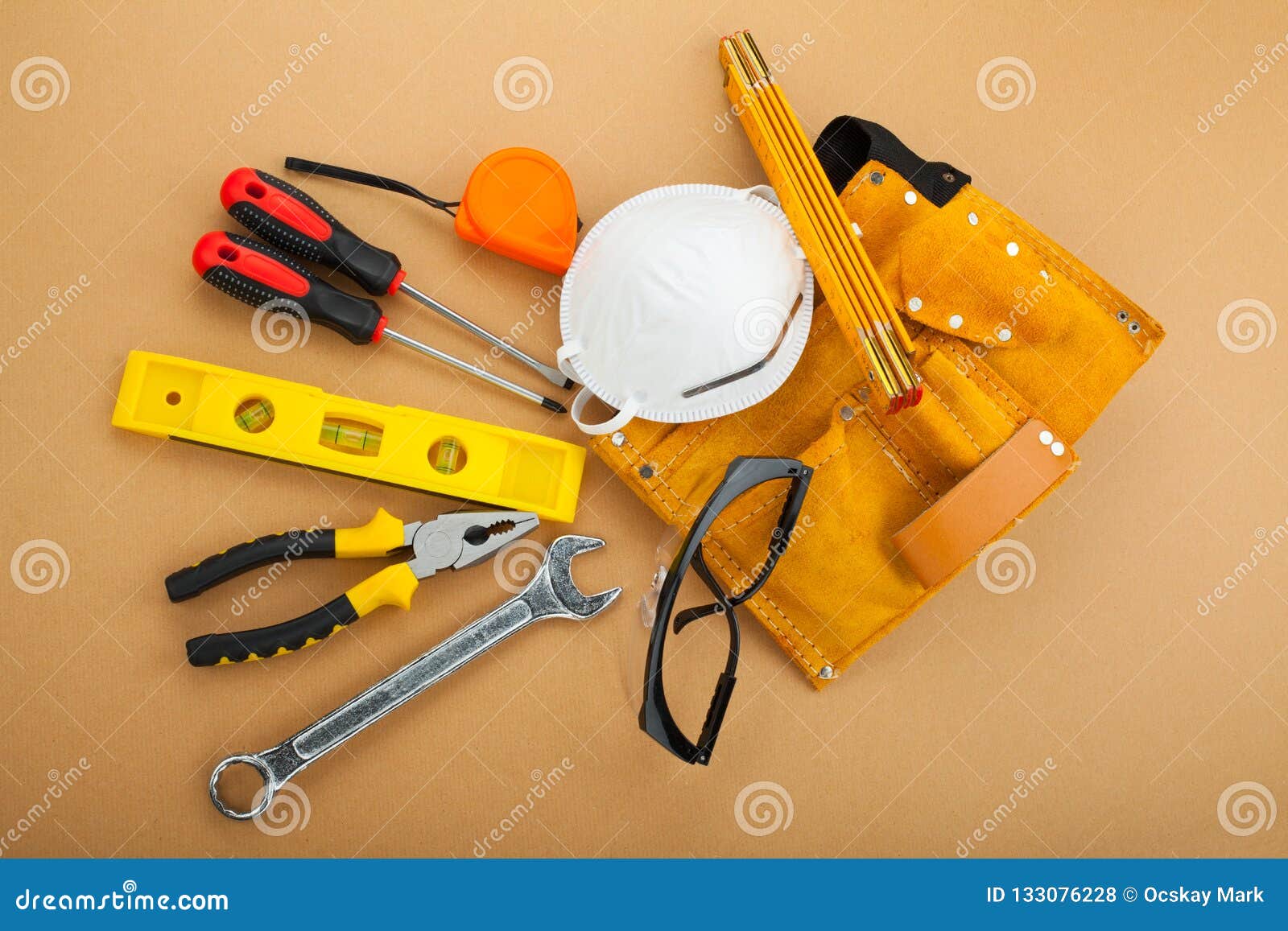 Outils de construction photo stock. Image du amélioration - 133076228