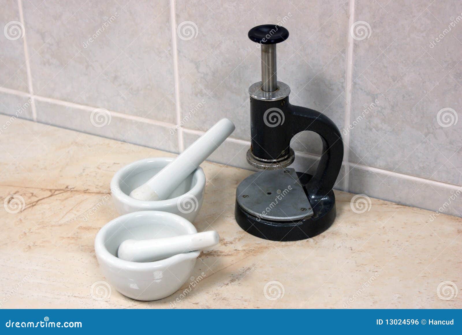 Outils de laboratoire photo stock. Image du table, classe - 13024596