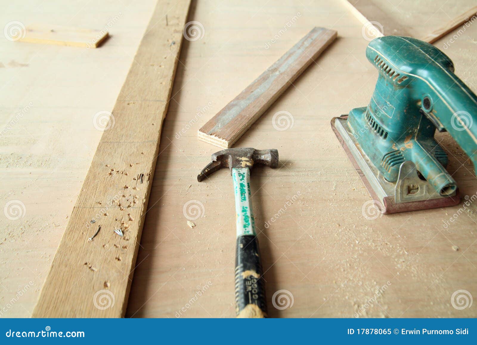 Outils de menuiserie image stock. Image du bois, objets - 17878065
