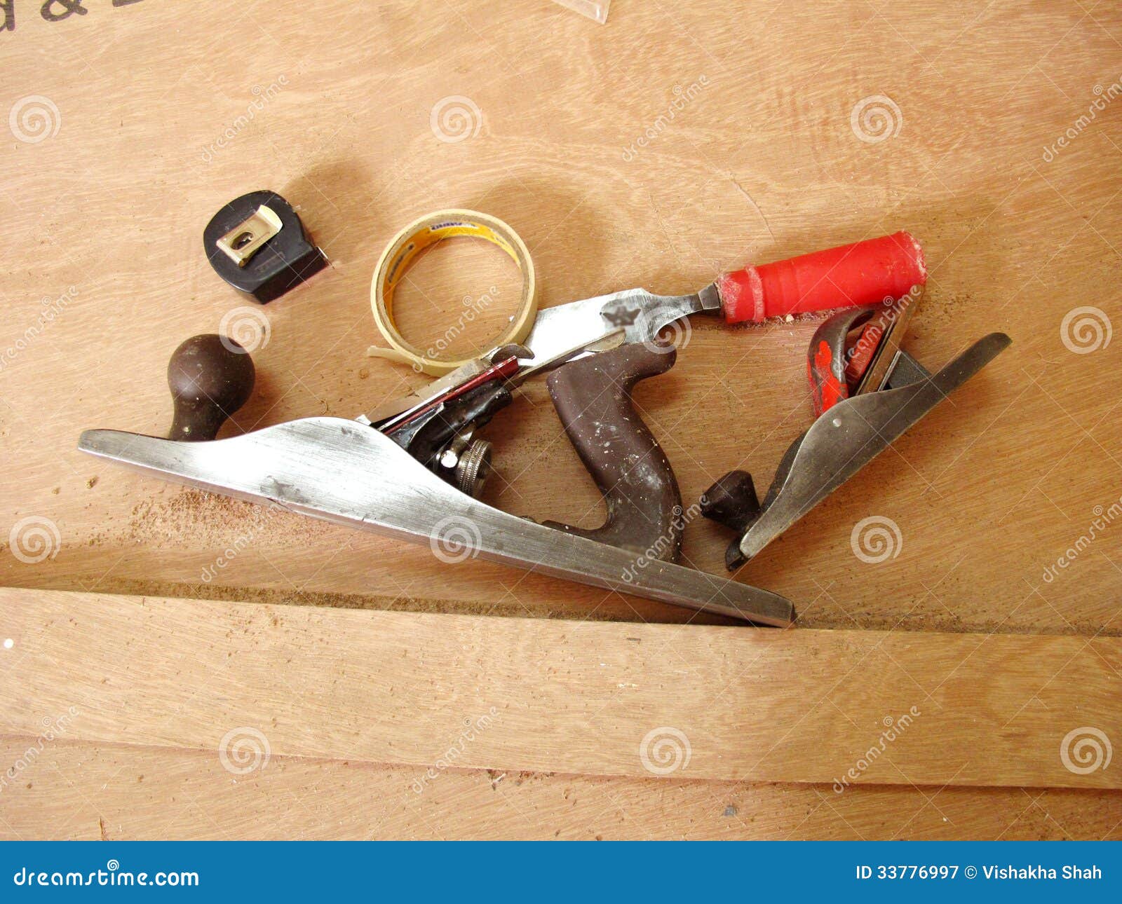 Outils de menuiserie image stock. Image du bois, outils - 33776997