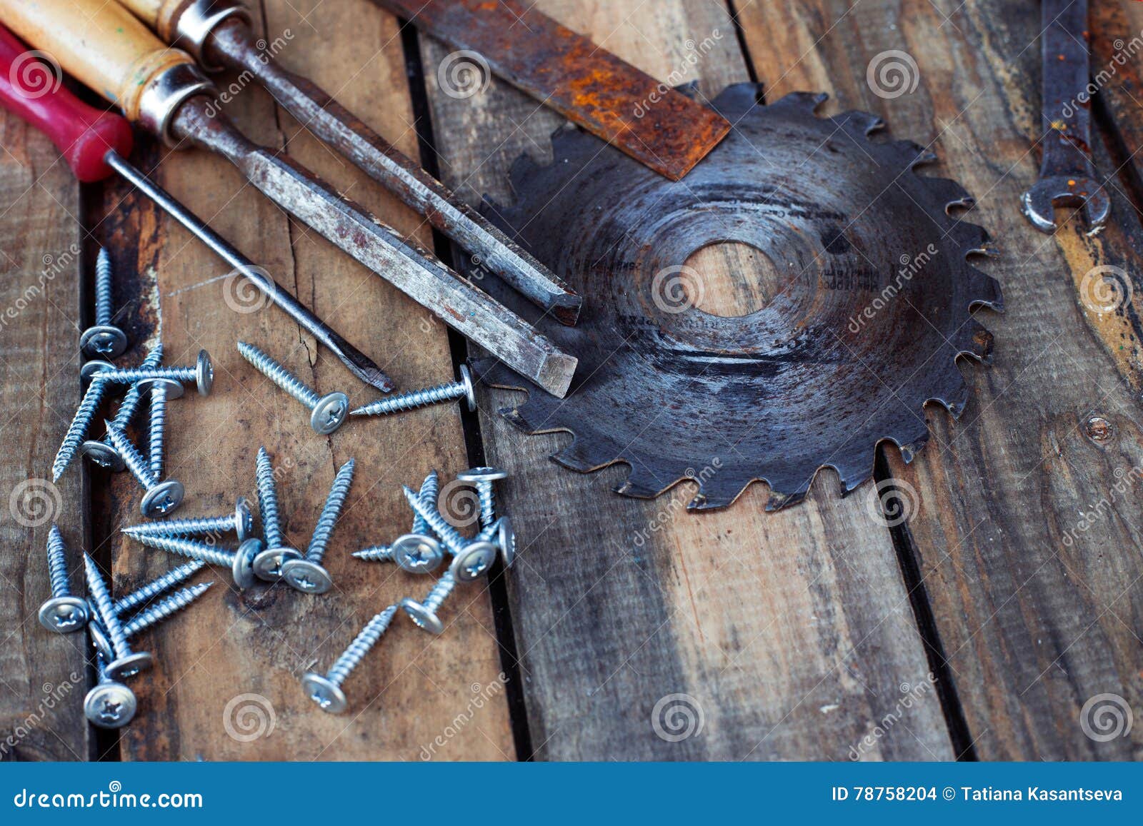 Outils De Menuiserie Sur Les Conseils Photo stock - Image du lame ...