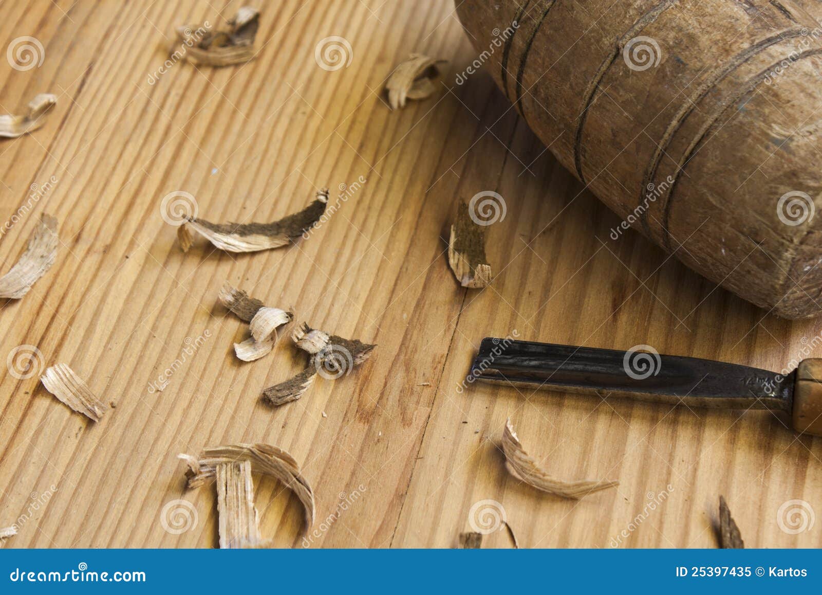 Outils De Menuisier Sur La Table En Bois Image stock - Image du detail ...