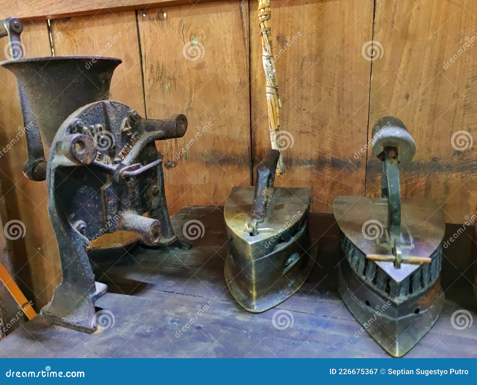 Outils De Repassage Traditionnels Vintage Photographie éditorial ...