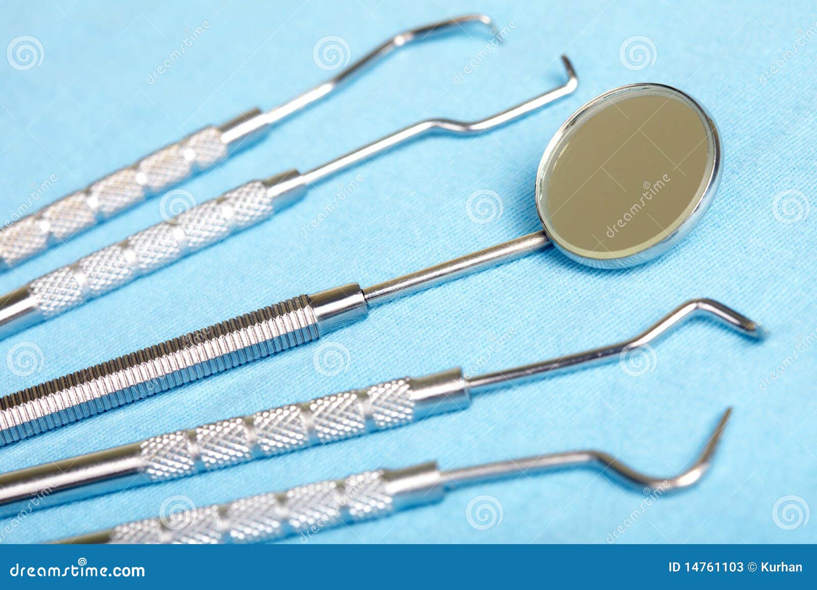 Outils dentaires image stock. Image du blanc, miroir - 14761103