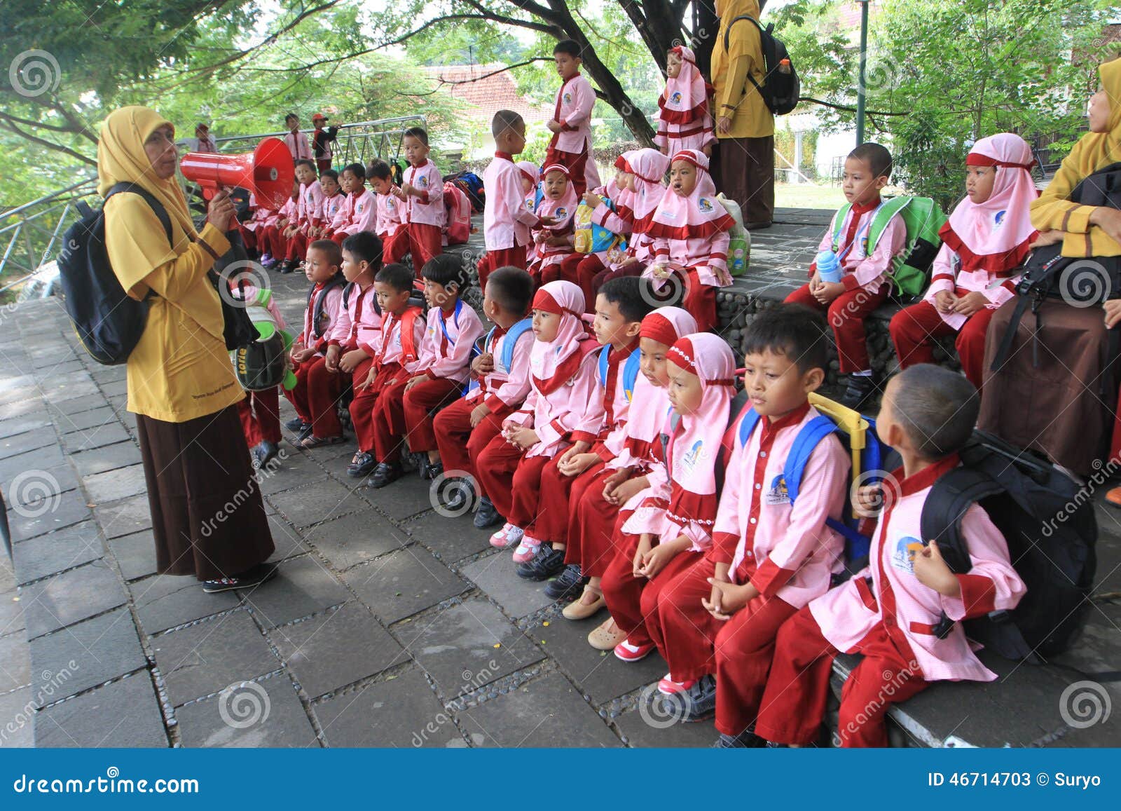 Outing class editorial stock photo. Image of students - 46714703