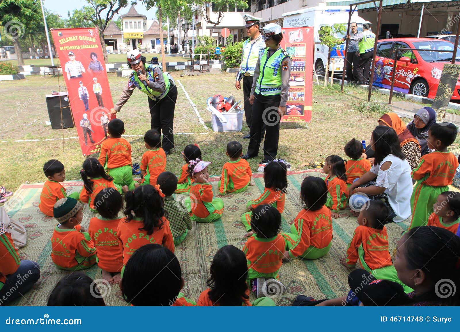 Outing class editorial stock photo. Image of students - 46714748