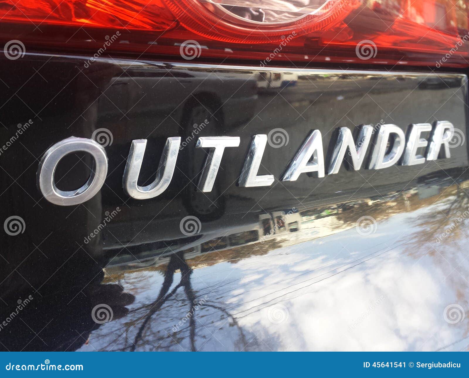 Outlander editorial photo. Image of property, logo, mitsubishi - 45641541