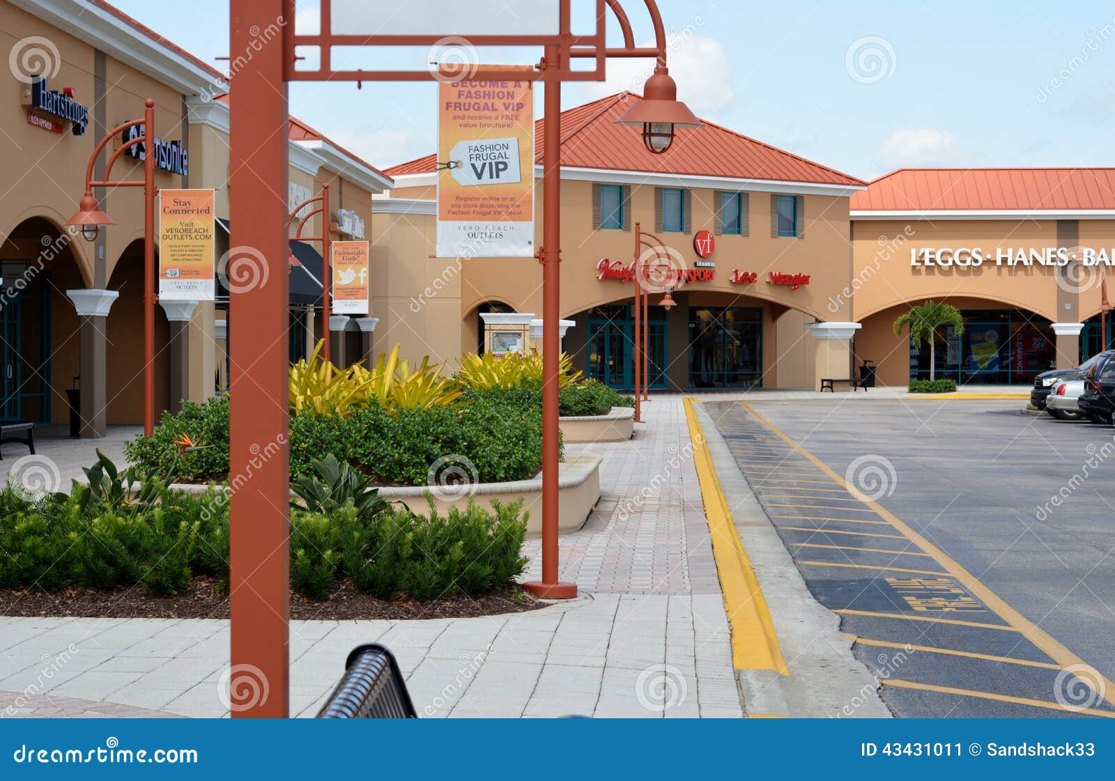 Outlet Mall editorial photo. Image of shopping, nature - 43431011
