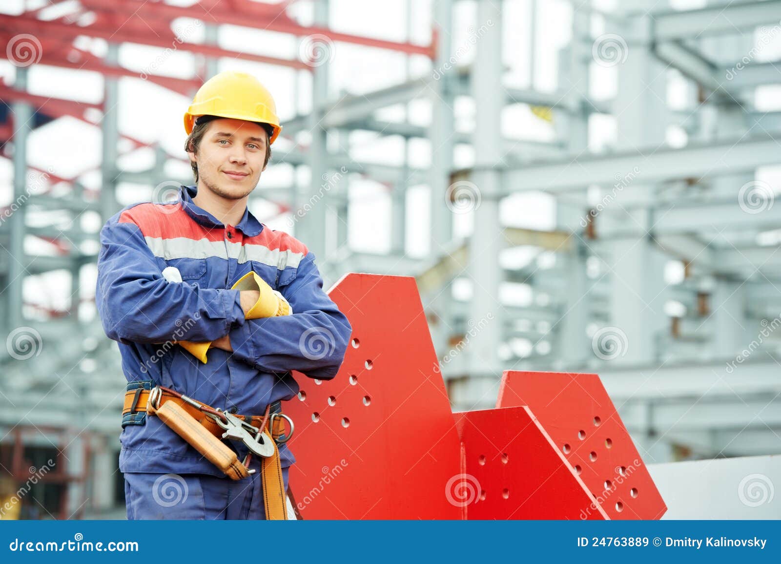 Ouvrier De Constructeur Au Chantier De Construction Image stock - Image ...